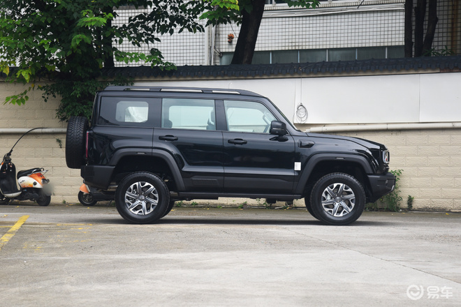 【2026款 北京越野BJ40 2.0T 标准版 柴油汽车报价_图片_参数配置】-易车_保定荣易行