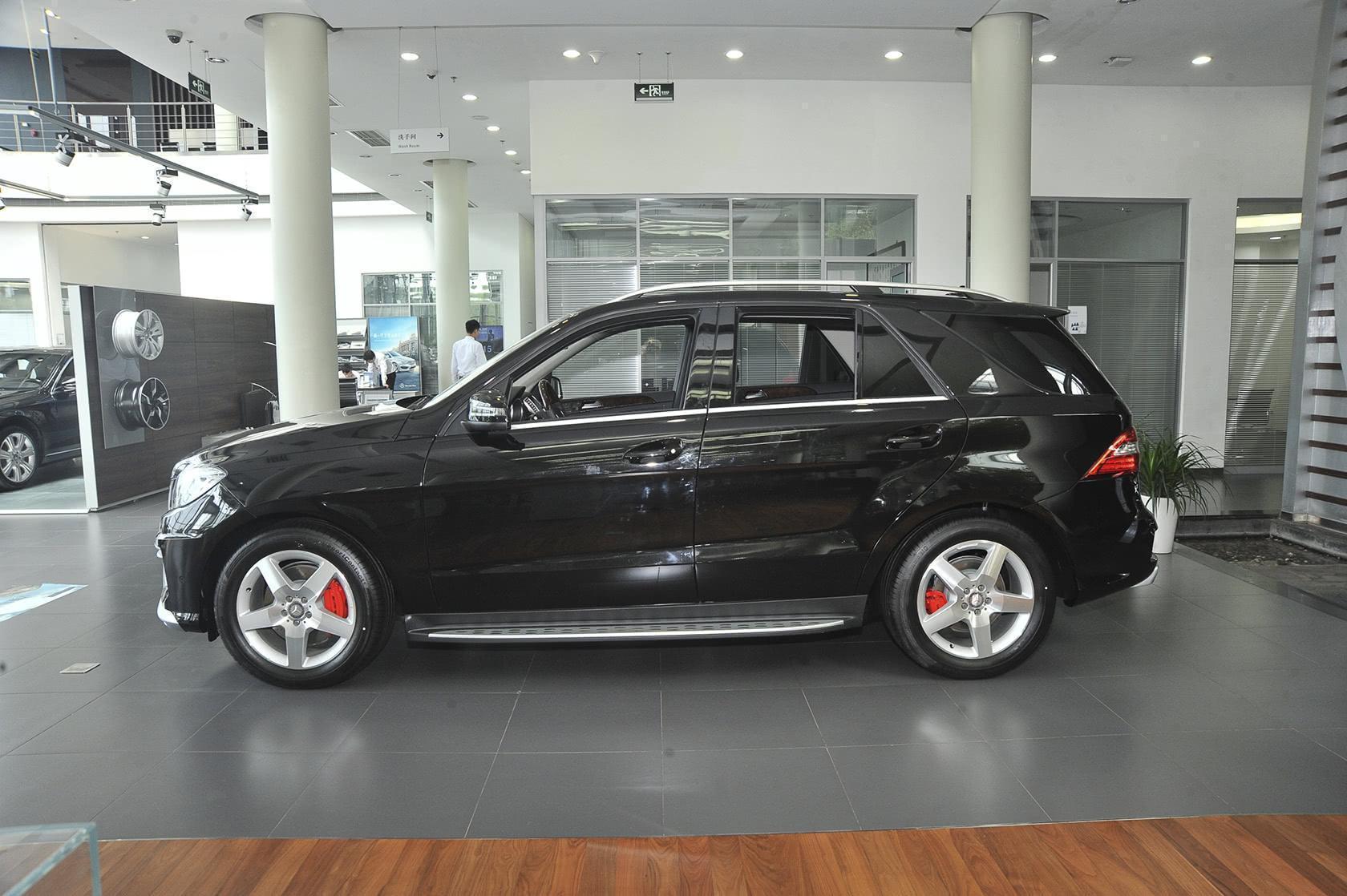 【奔驰M级ML400 4MATIC 豪华型正侧车头向左水平图片-汽车图片大全】-易车