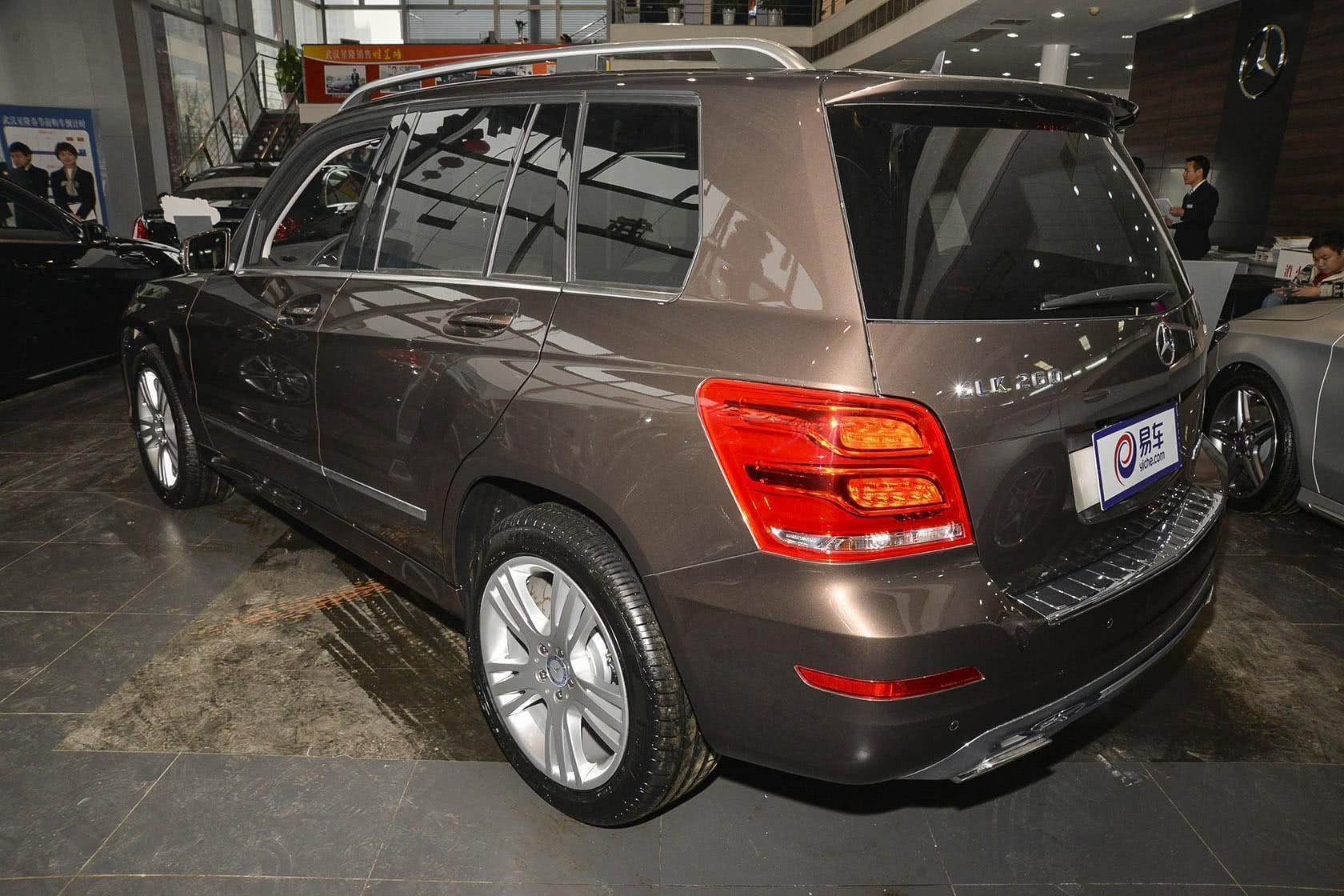 【奔驰GLK级GLK 260 2.0T 自动 动感型 极致版侧后45度车头向左水平图片-汽车图片大全】-易车