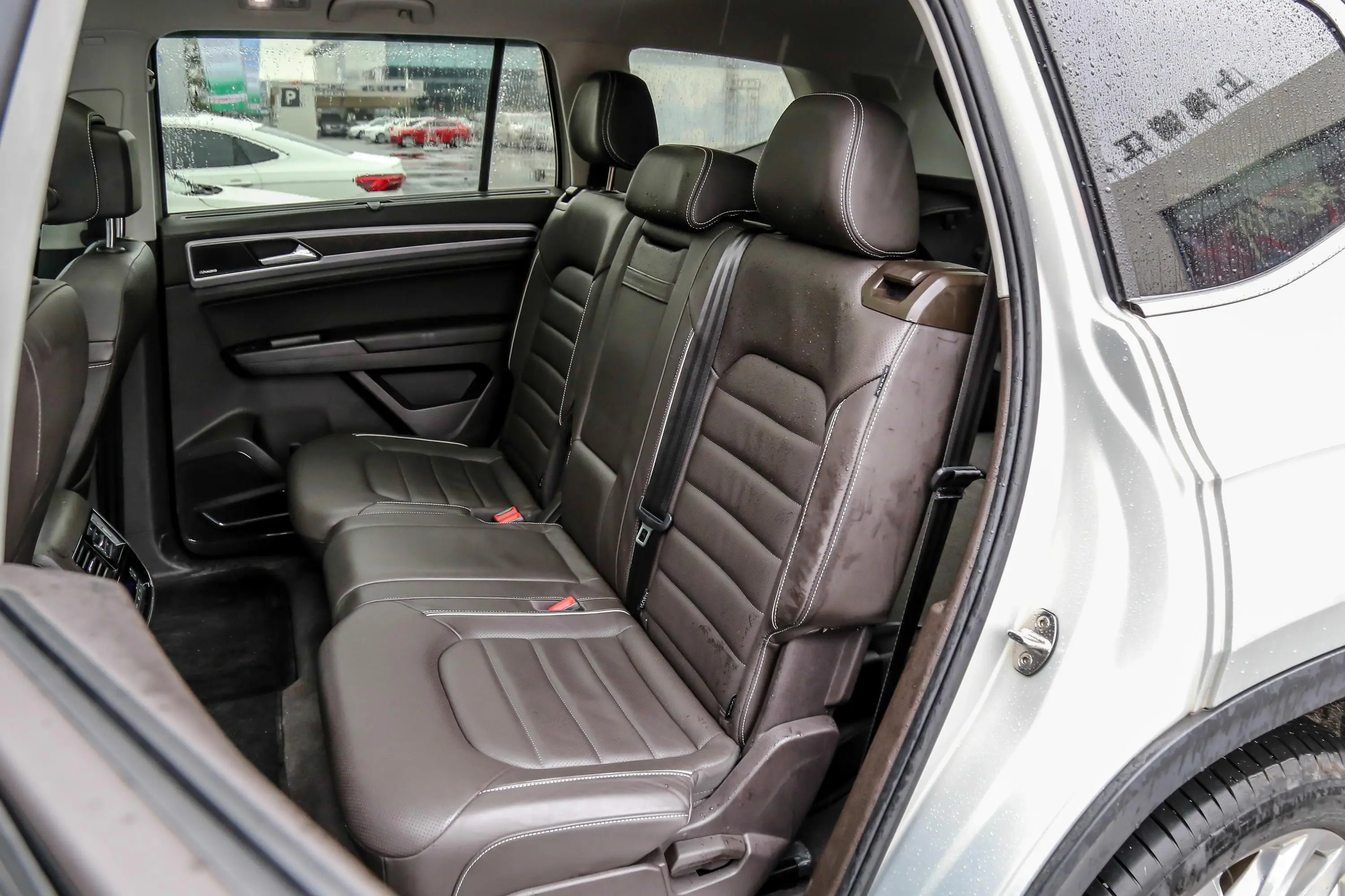 【途昂530 V6 四驱 至尊旗舰版后排座椅图片-汽车图片大全】-易车