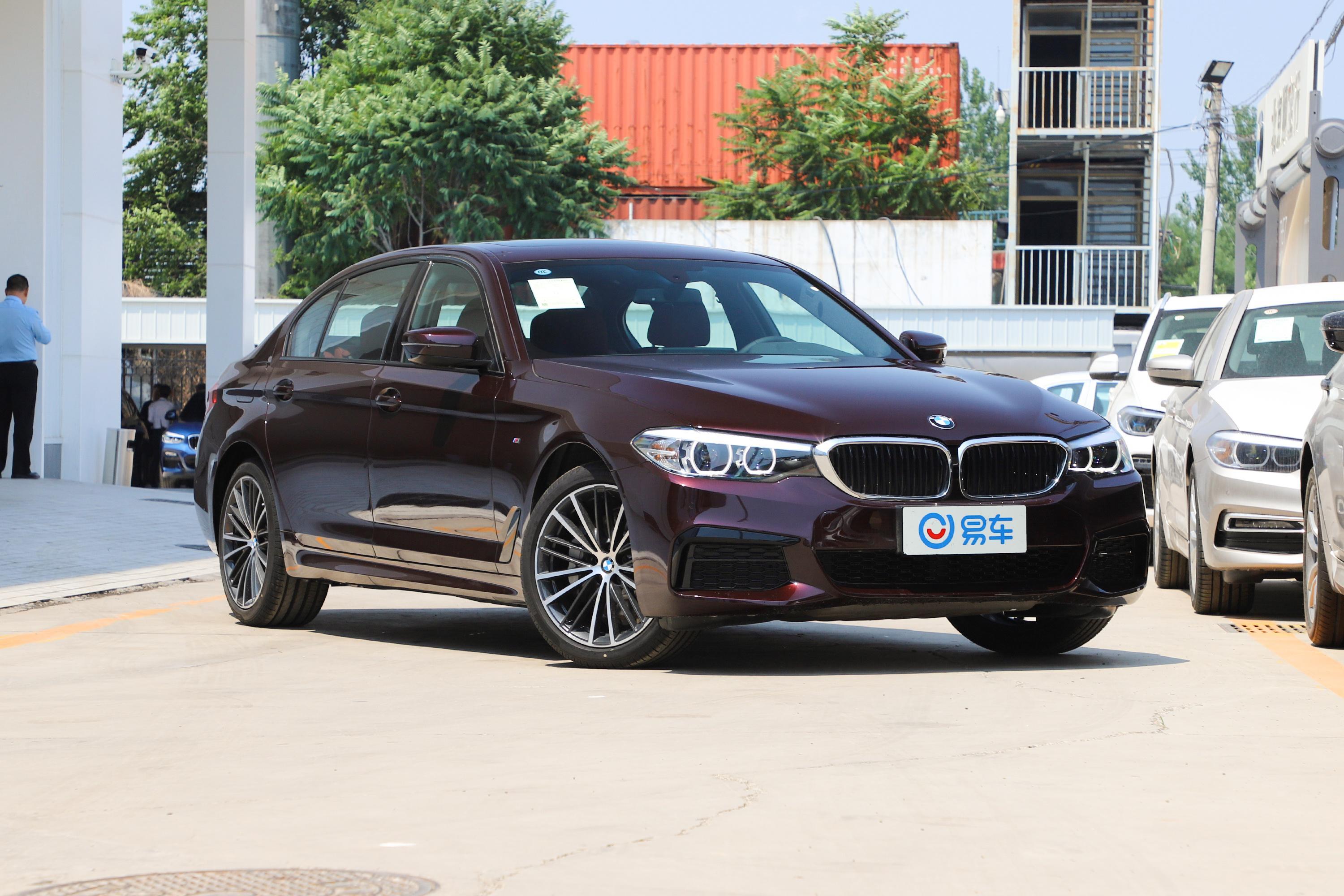 【宝马5系改款 530Li xDrive M运动套装侧前45度车头向右水平图片-汽车图片大全】-易车