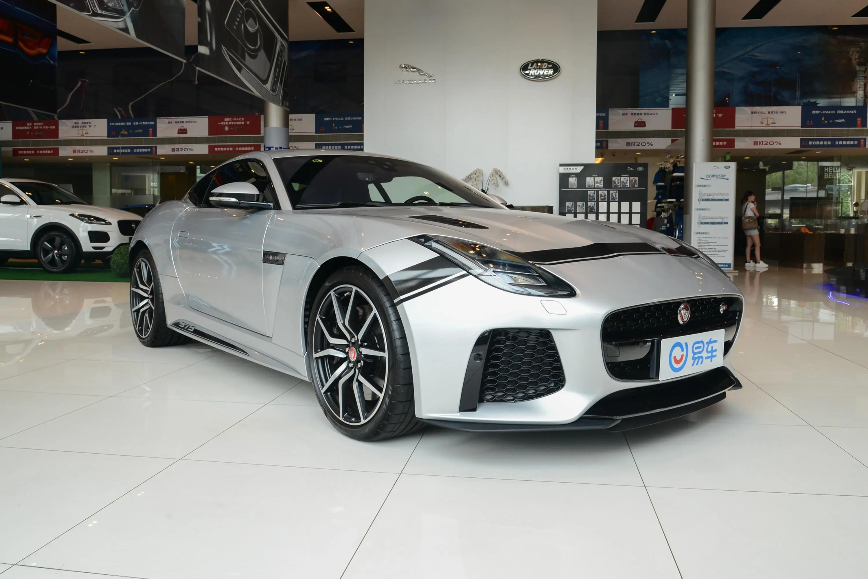 【捷豹F-TYPE5.0T 四驱 SVR 硬顶版侧前45度车头向右水平图片-汽车图片大全】-易车