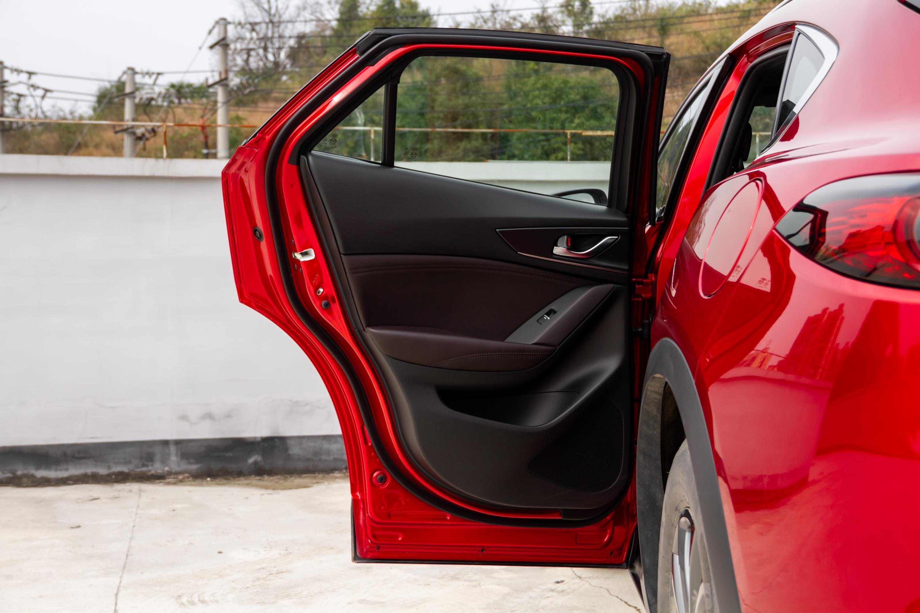 【马自达CX-42.0L 手自一体 两驱 蓝天领先版驾驶员侧后车门图片-汽车图片大全】-易车