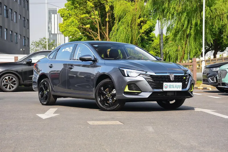 荣威i6 MAX EV不仅仅是时尚派 能跑能装_易车