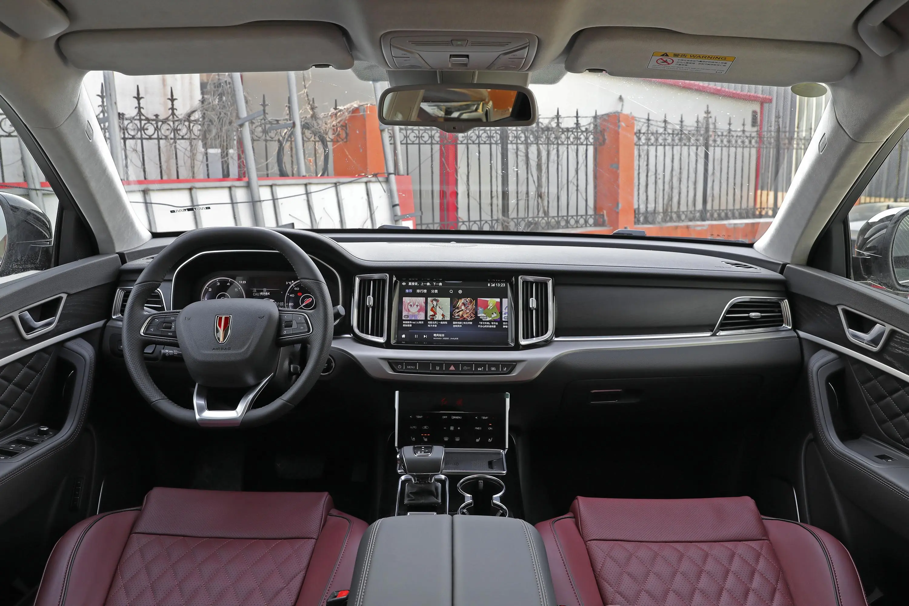 【红旗HS73.0T 手自一体 四驱 智联旗畅版内饰全景正拍图片-汽车图片大全】-易车