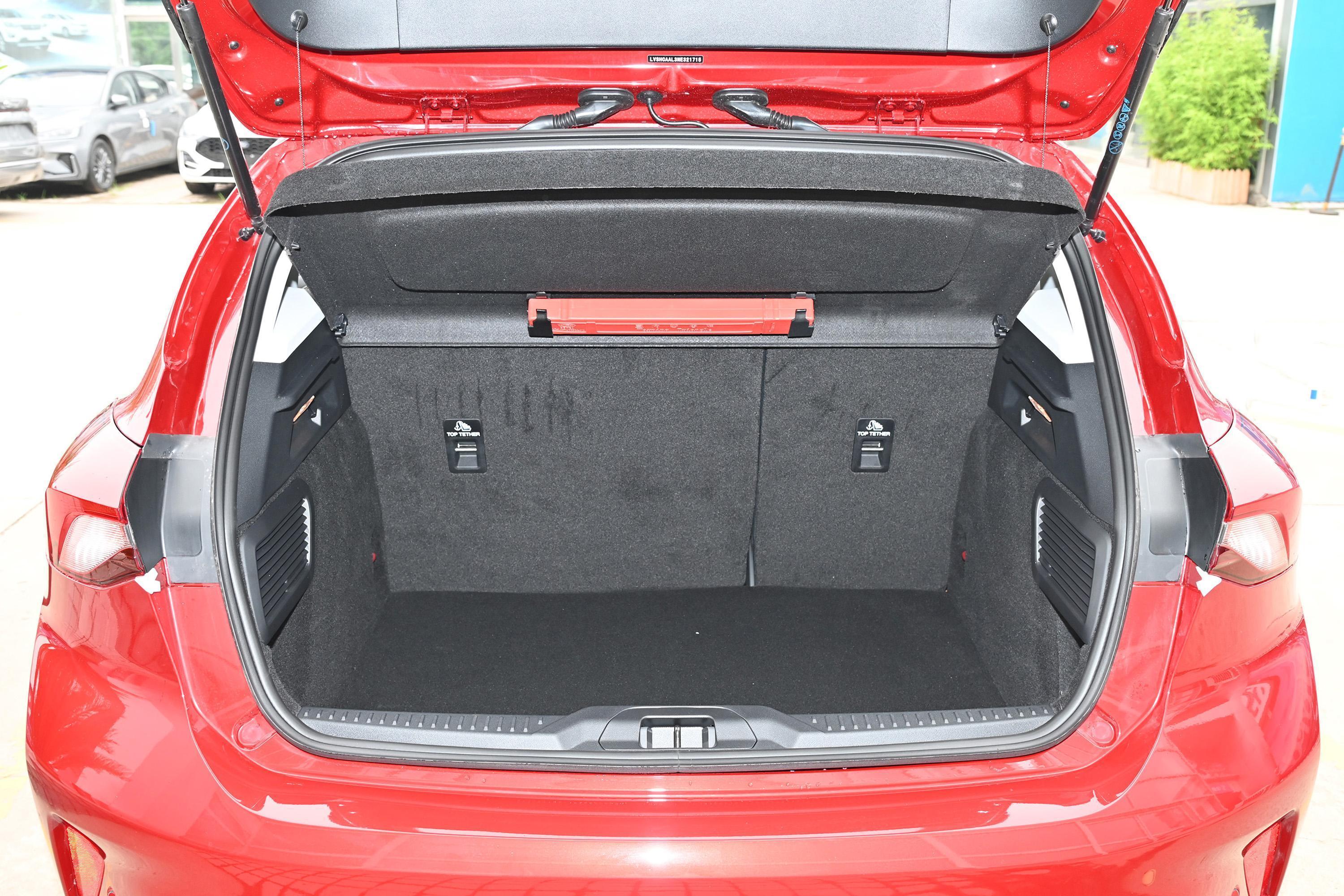 【福克斯两厢 EcoBoost180 竞速版后备厢空间特写图片-汽车图片大全】-易车