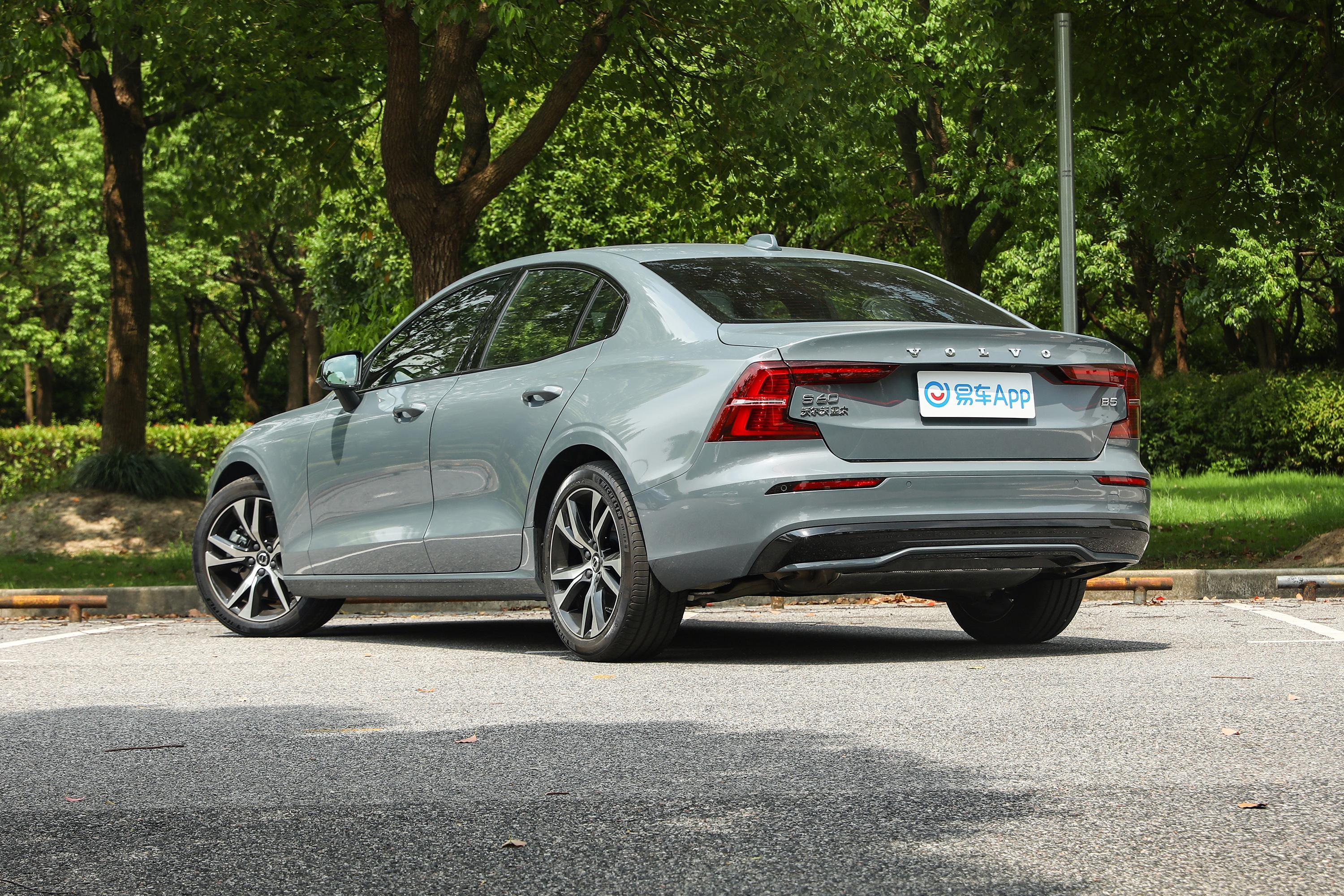【沃尔沃S60B5 智雅运动版侧后45度车头向左水平图片-汽车图片大全】-易车