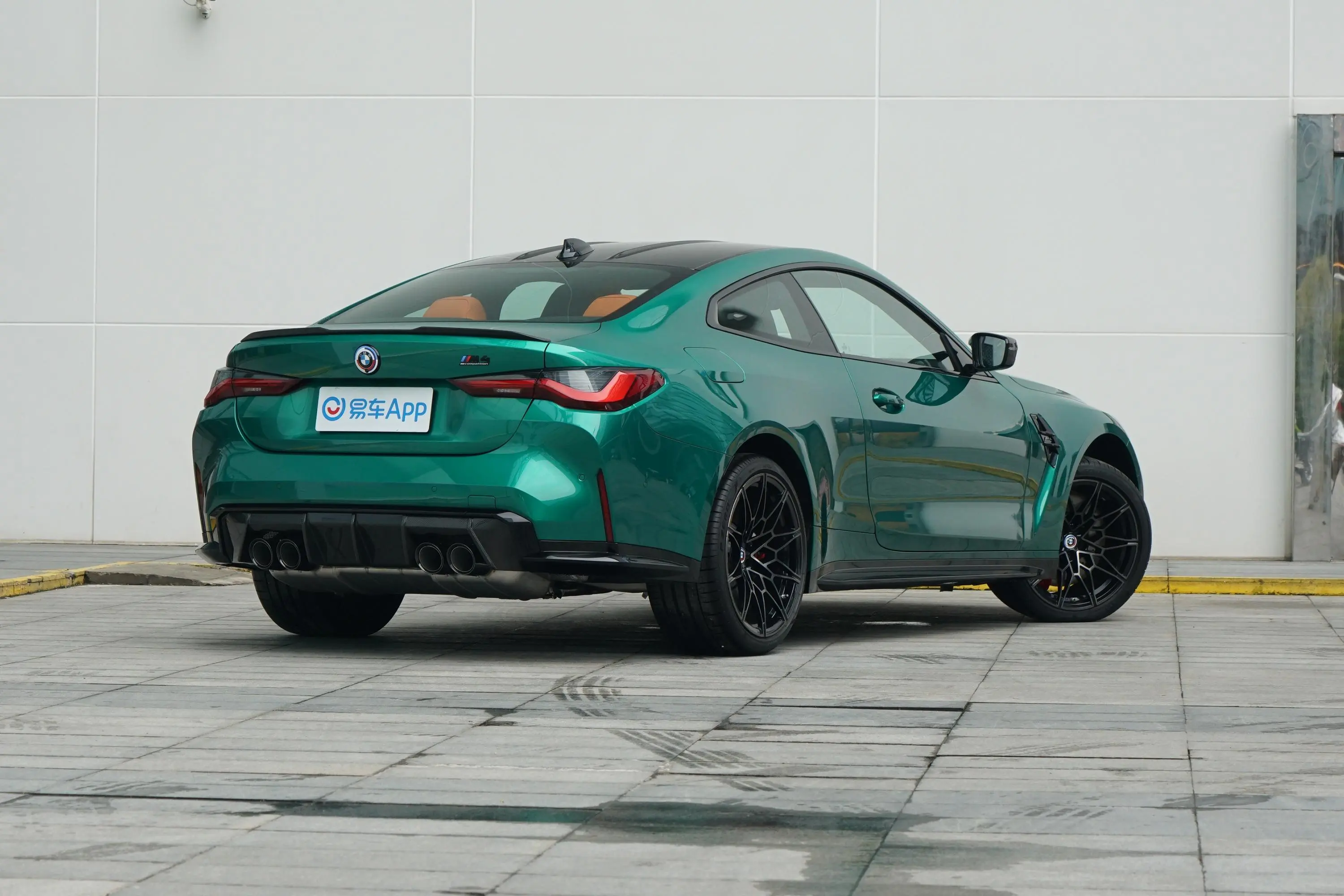 【宝马M450周年版 M4 双门轿跑车 雷霆版侧后45度车头向右水平图片-汽车图片大全】-易车