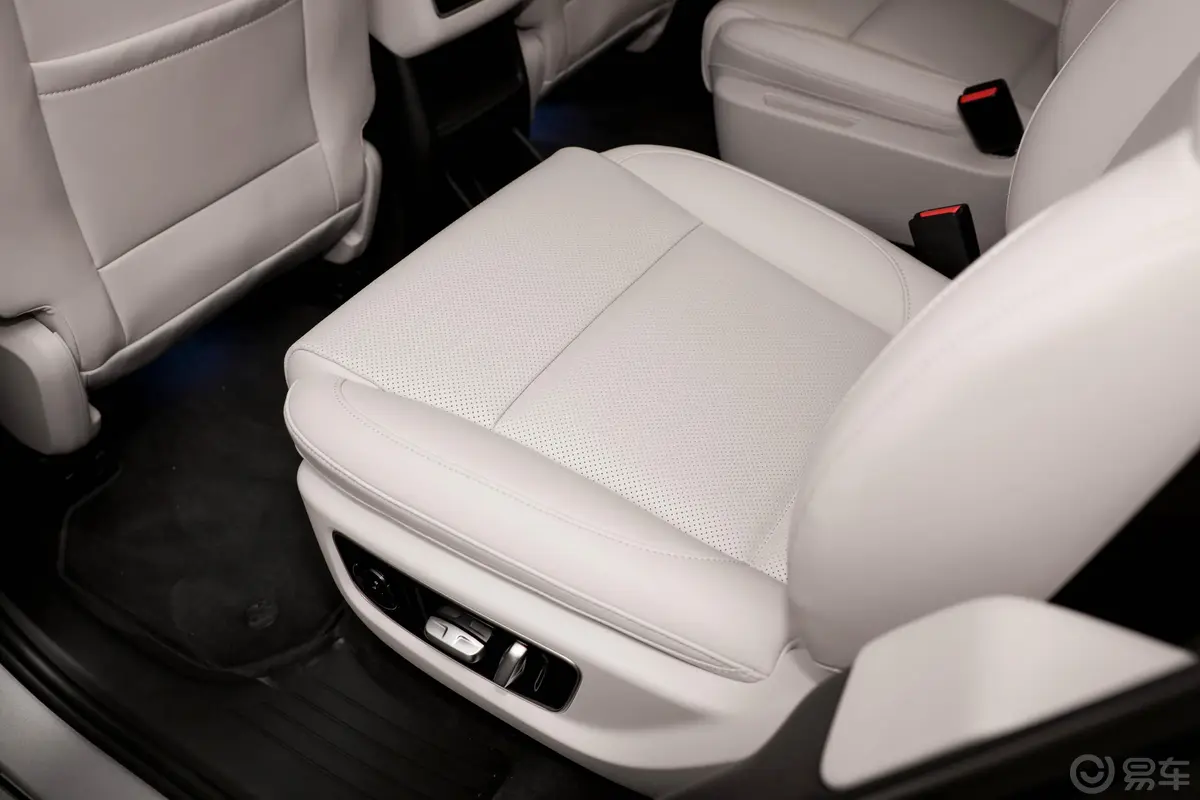 【理想L8L8 Max后排空间图片-汽车图片大全】-易车