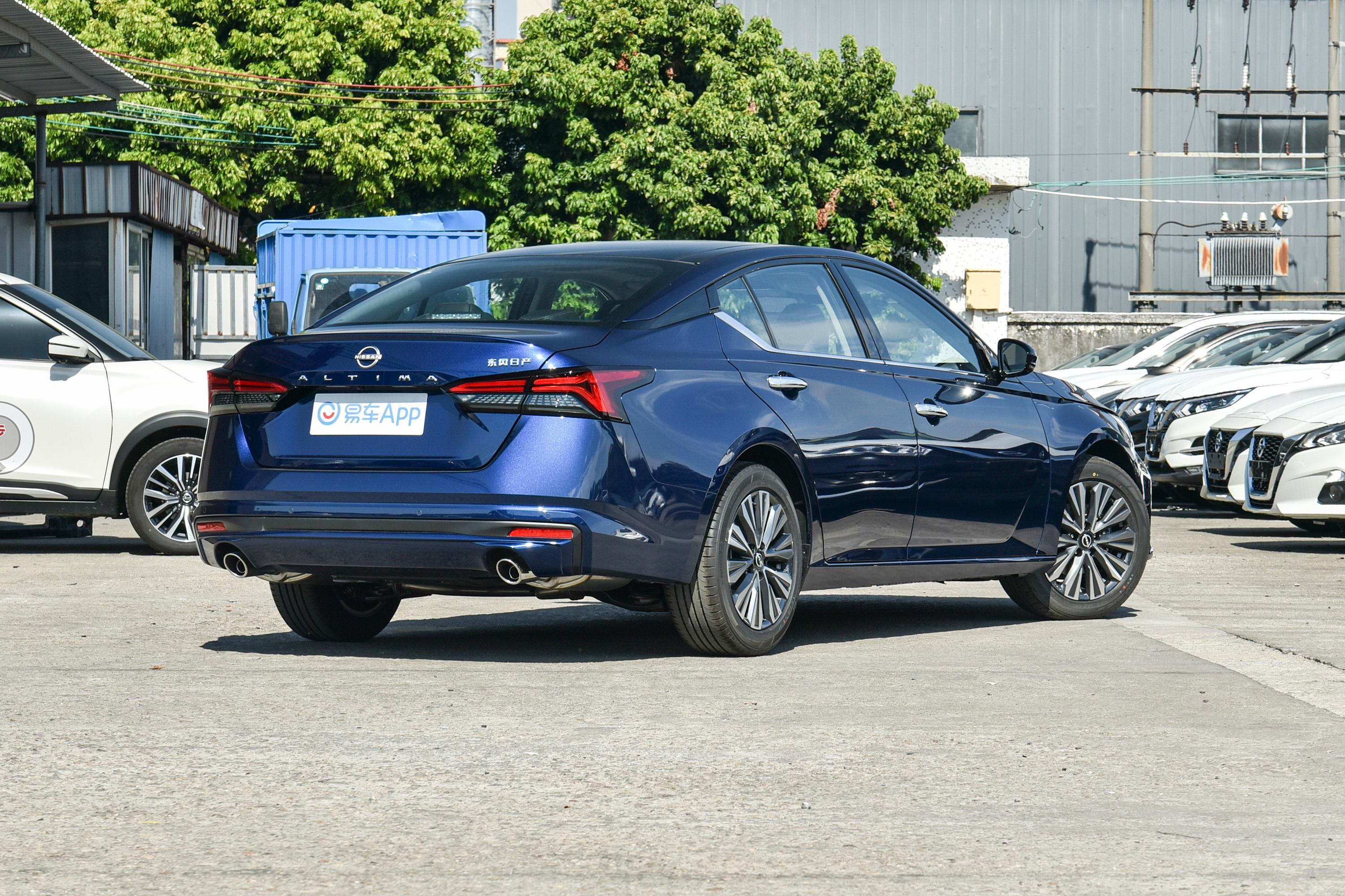 【天籁2.0L XL-TLS 悦享版侧后45度车头向右水平图片-汽车图片大全】-易车