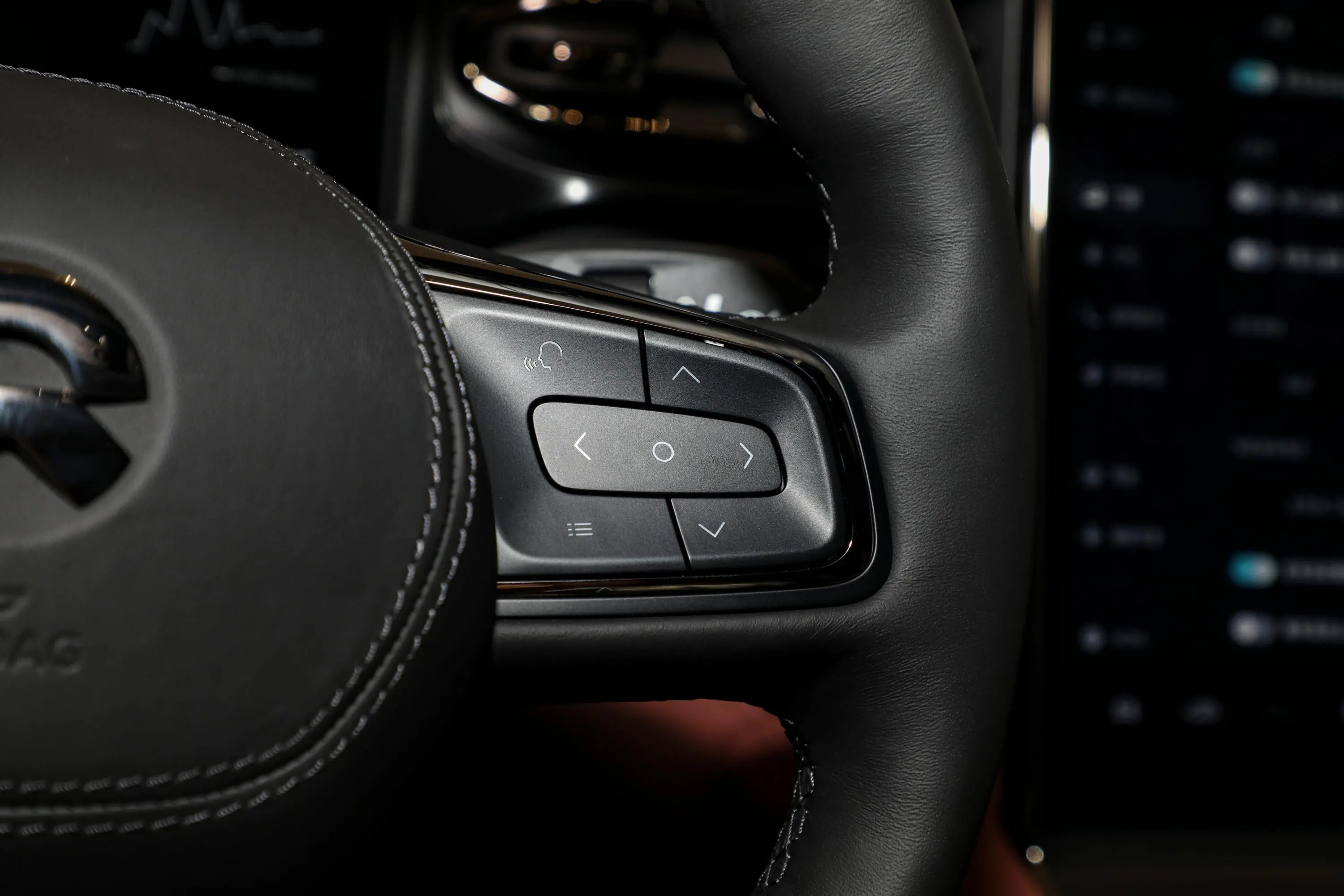 【蔚来EC6475km 签名版 75kWh右侧方向盘功能按键图片-汽车图片大全】-易车