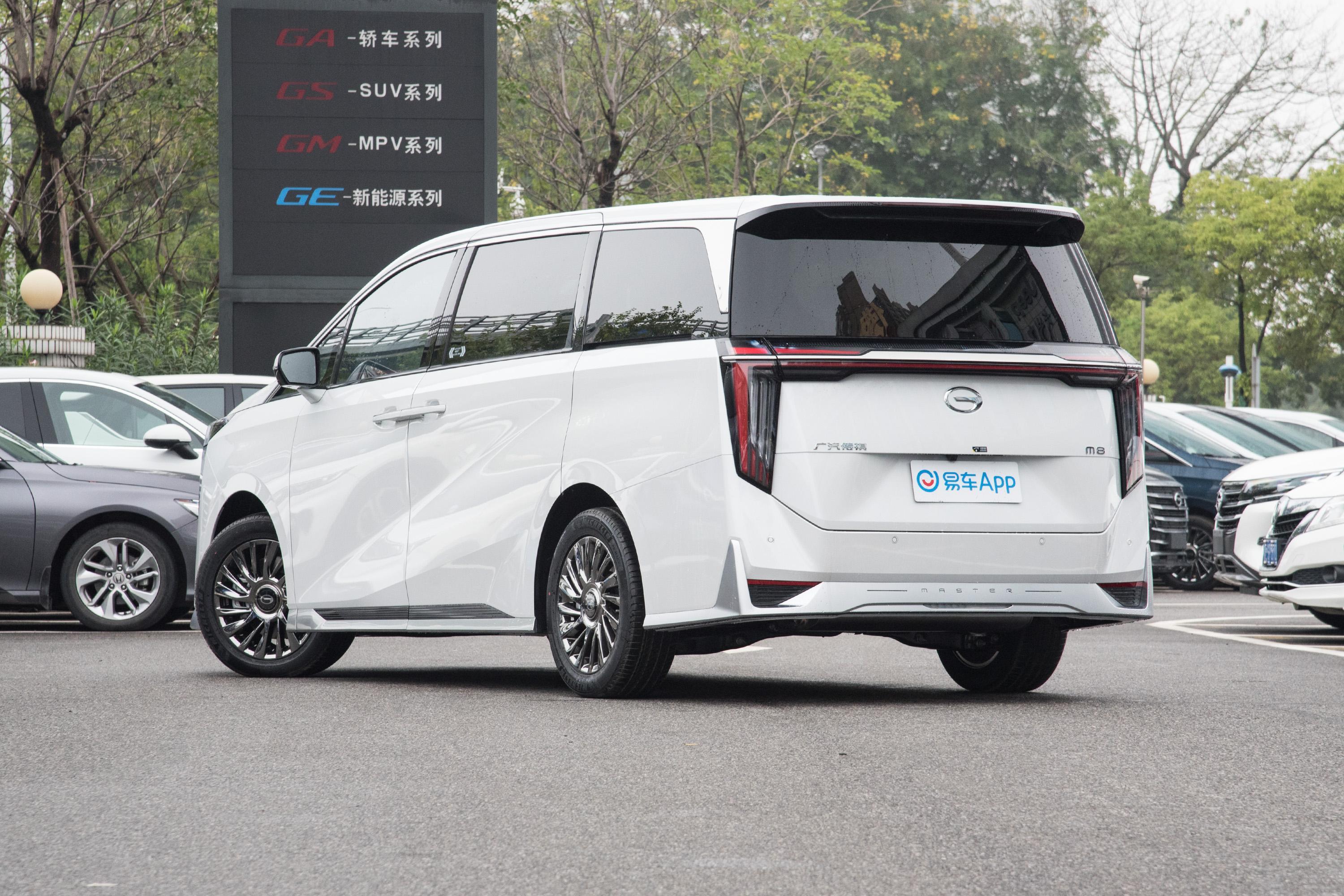 【传祺M8宗师系列 400T 至尊版 7座侧后45度车头向左水平图片-汽车图片大全】-易车