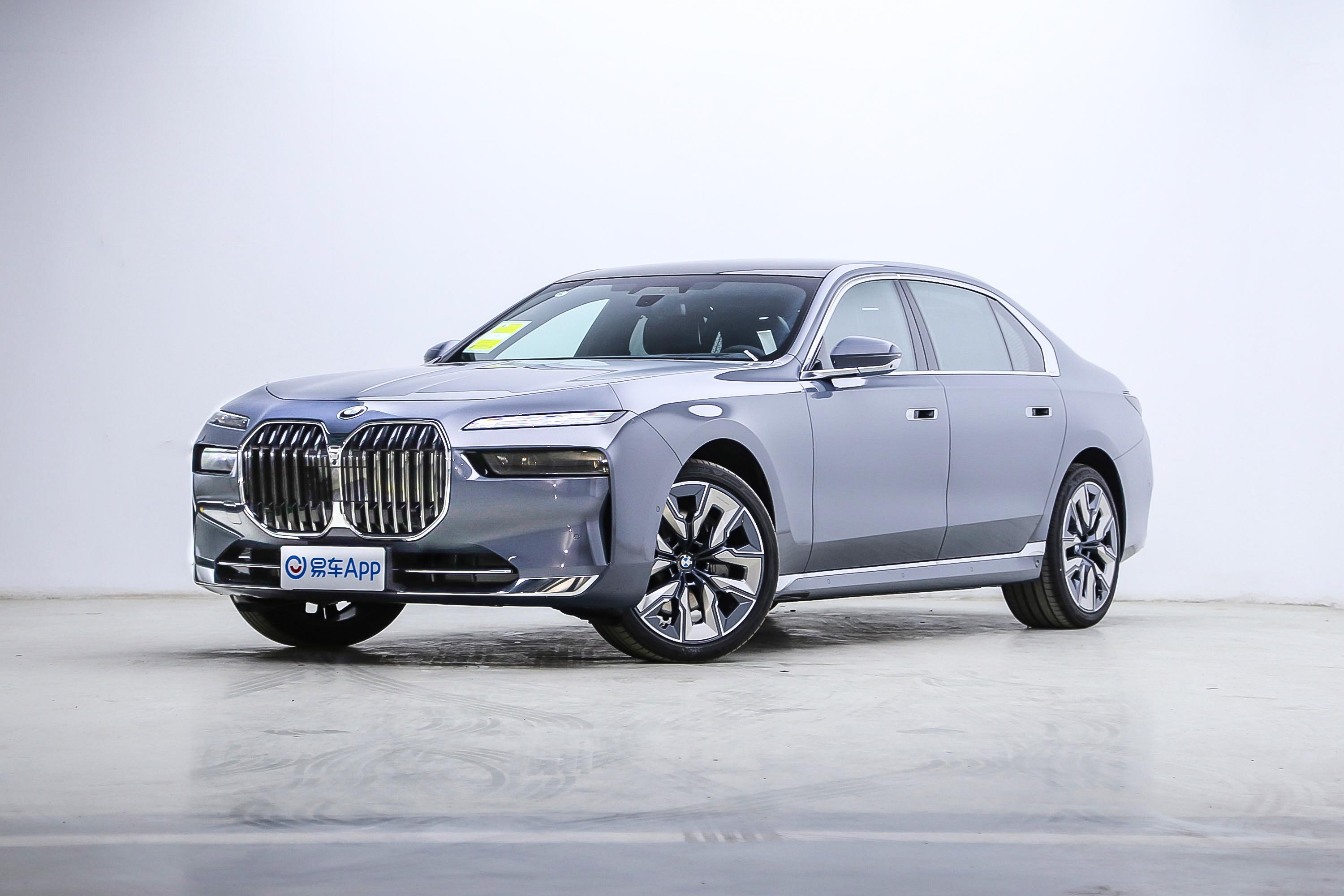 【宝马7系740Li 尊享型 豪华套装侧前45度车头向左水平图片-汽车图片大全】-易车