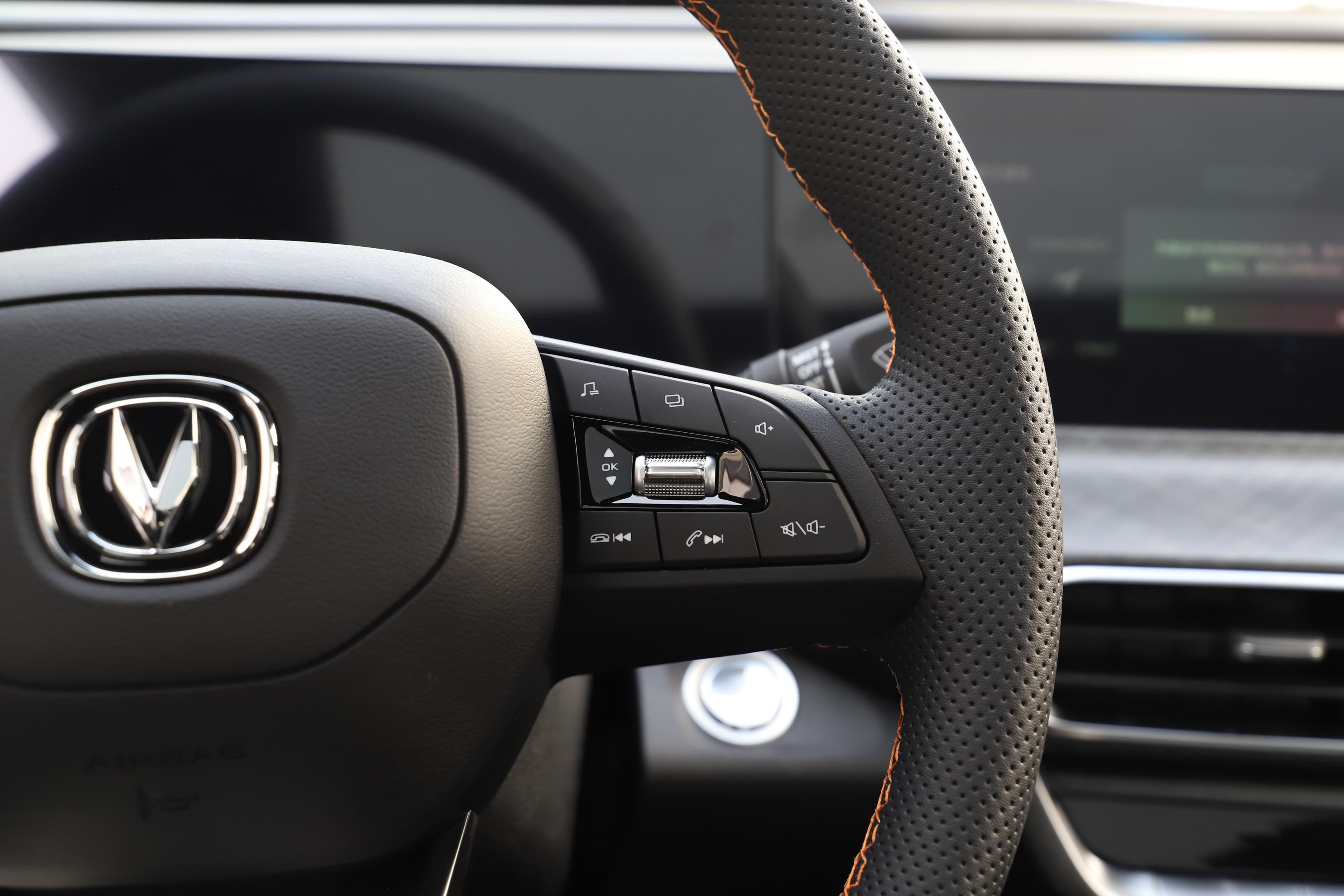 【长安UNI-T1.5T 双离合尊享型内饰图片-汽车图片大全】-易车