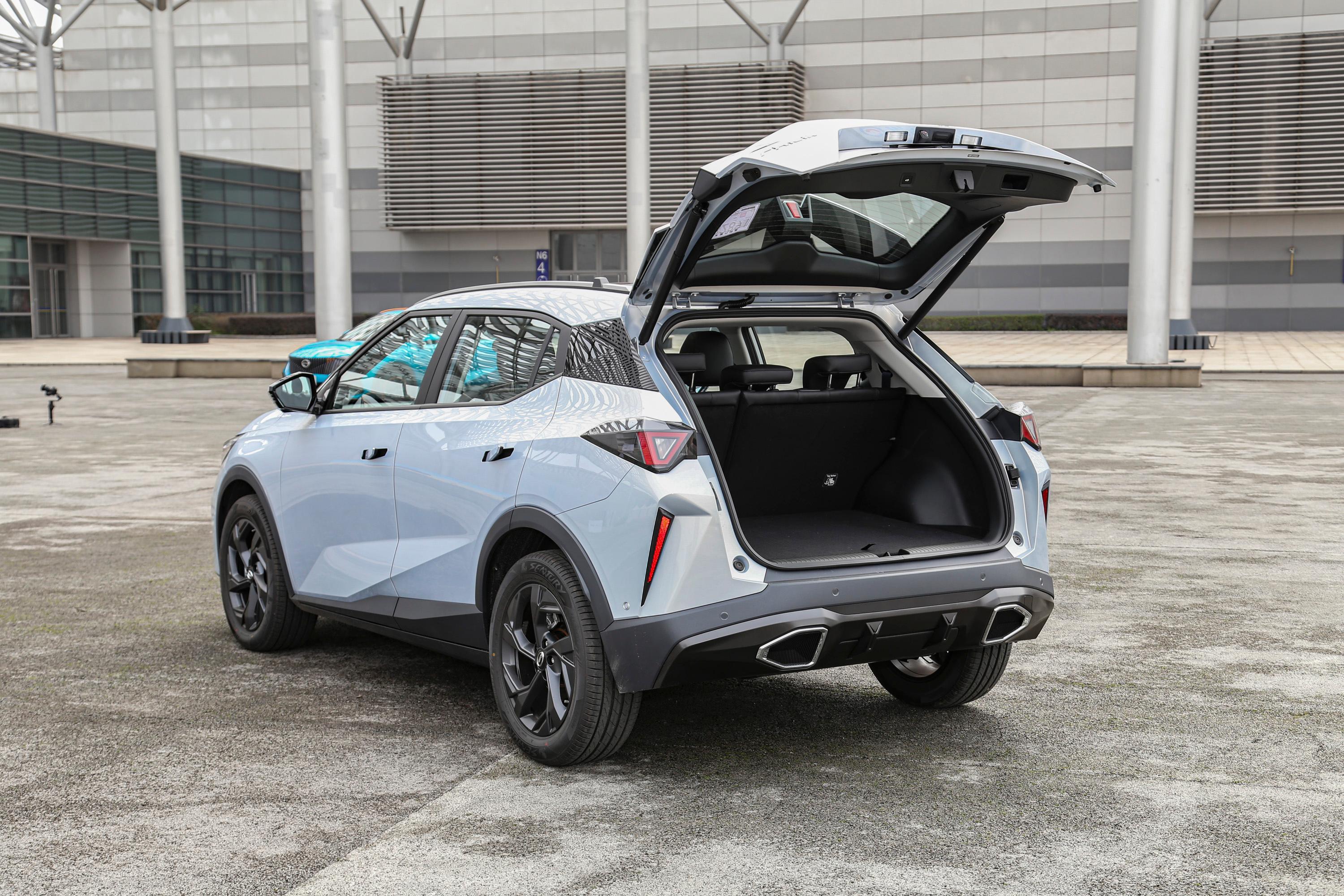 【传祺GS3影速 270T 劲智版后备厢开启45度侧拍图片-汽车图片大全】-易车