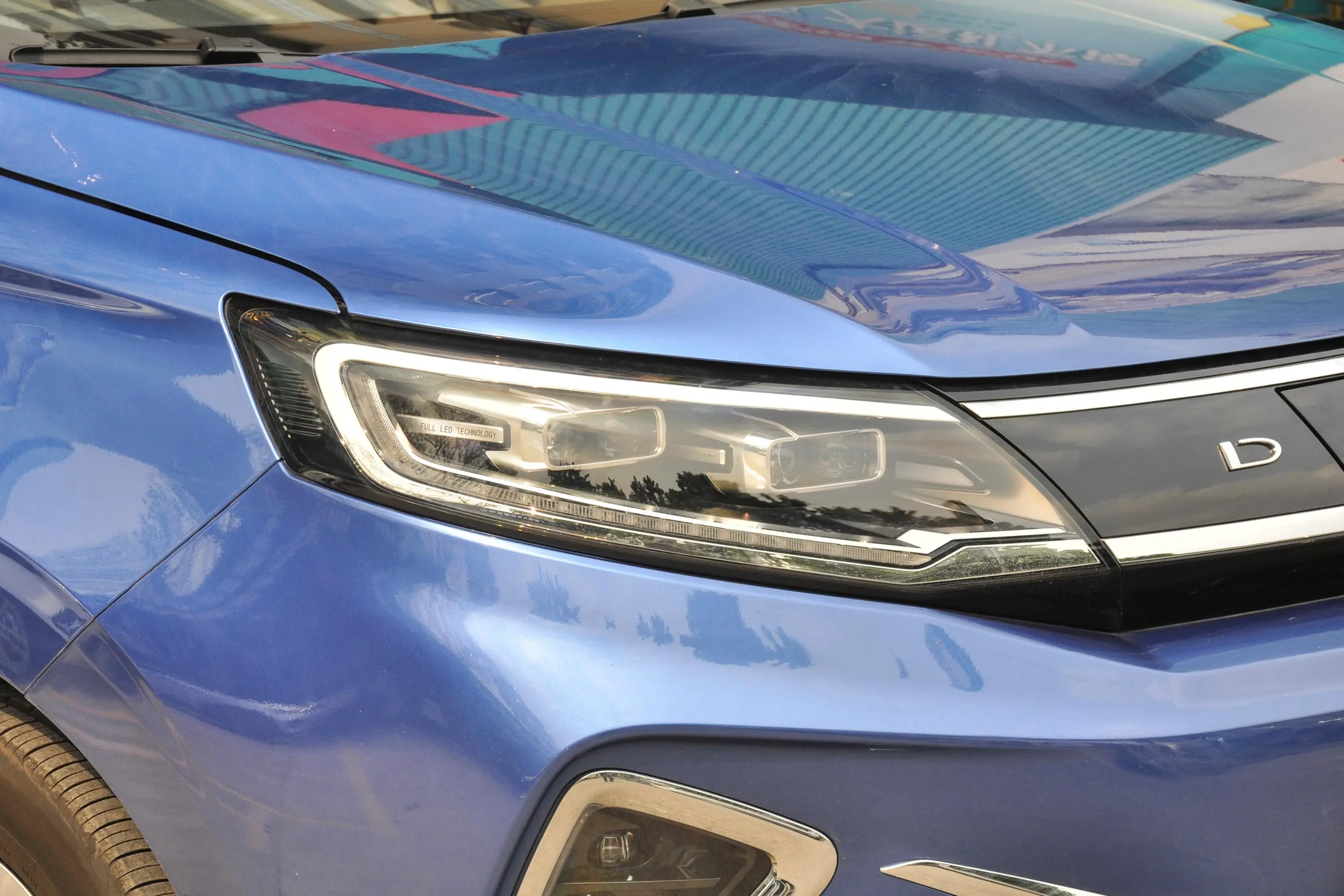 【远志M1改款 450km 尊贵版 7座大灯侧45度俯拍图片-汽车图片大全】-易车