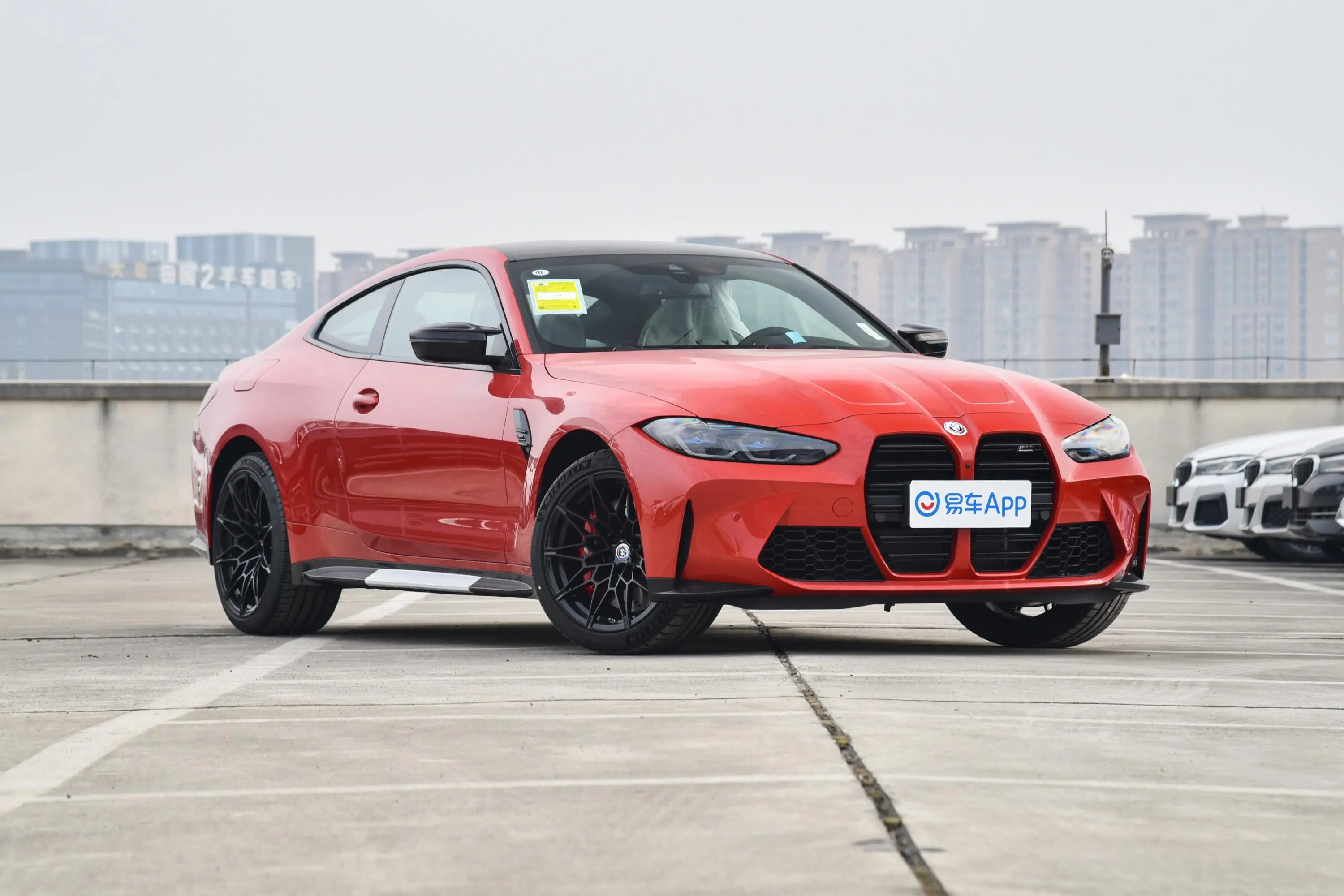 【宝马M450周年版 M4 双门轿跑车 雷霆版侧前45度车头向右水平图片-汽车图片大全】-易车