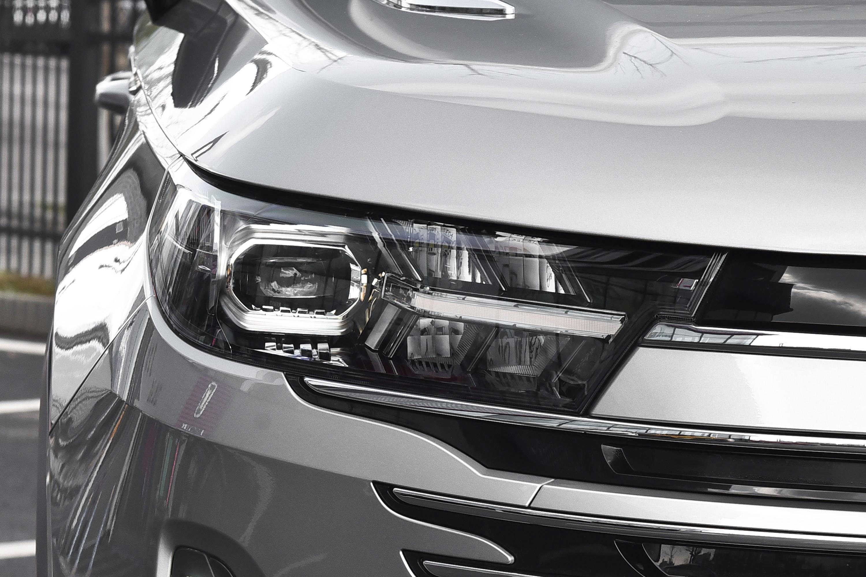 【奔腾T992.0T 尊享型(8AT)外观灯组图片-汽车图片大全】-易车