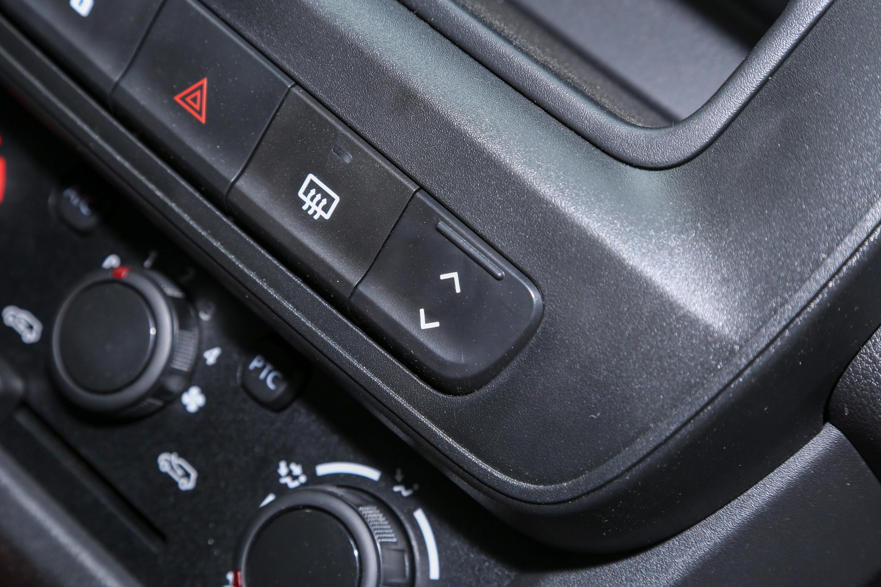 【东风纳米EX1PRO 轻风版 201km 闪电型副驾驶位图片-汽车图片大全】-易车