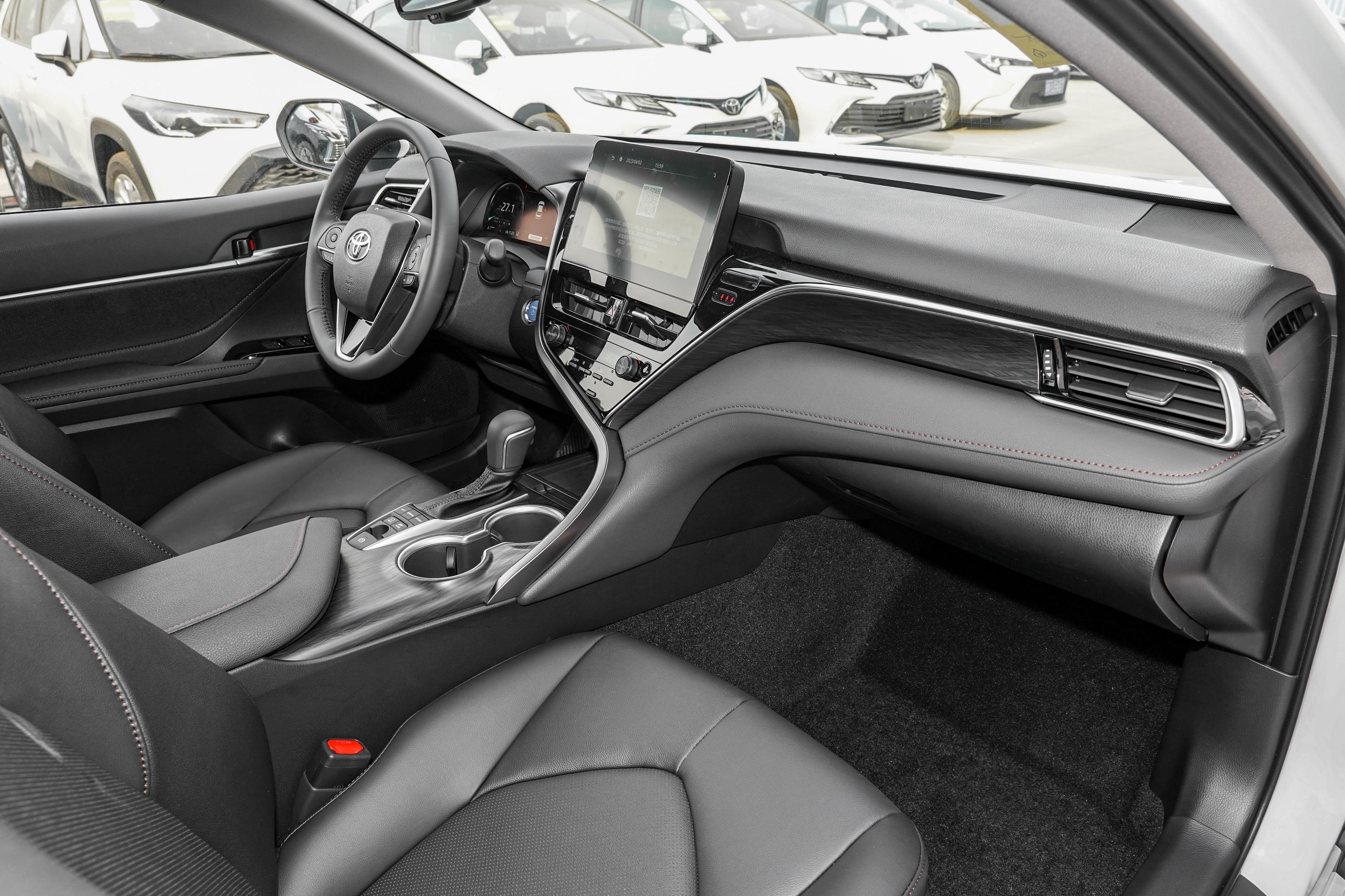 【凯美瑞双擎 2.5HG 豪华版内饰全景副驾方向图片-汽车图片大全】-易车