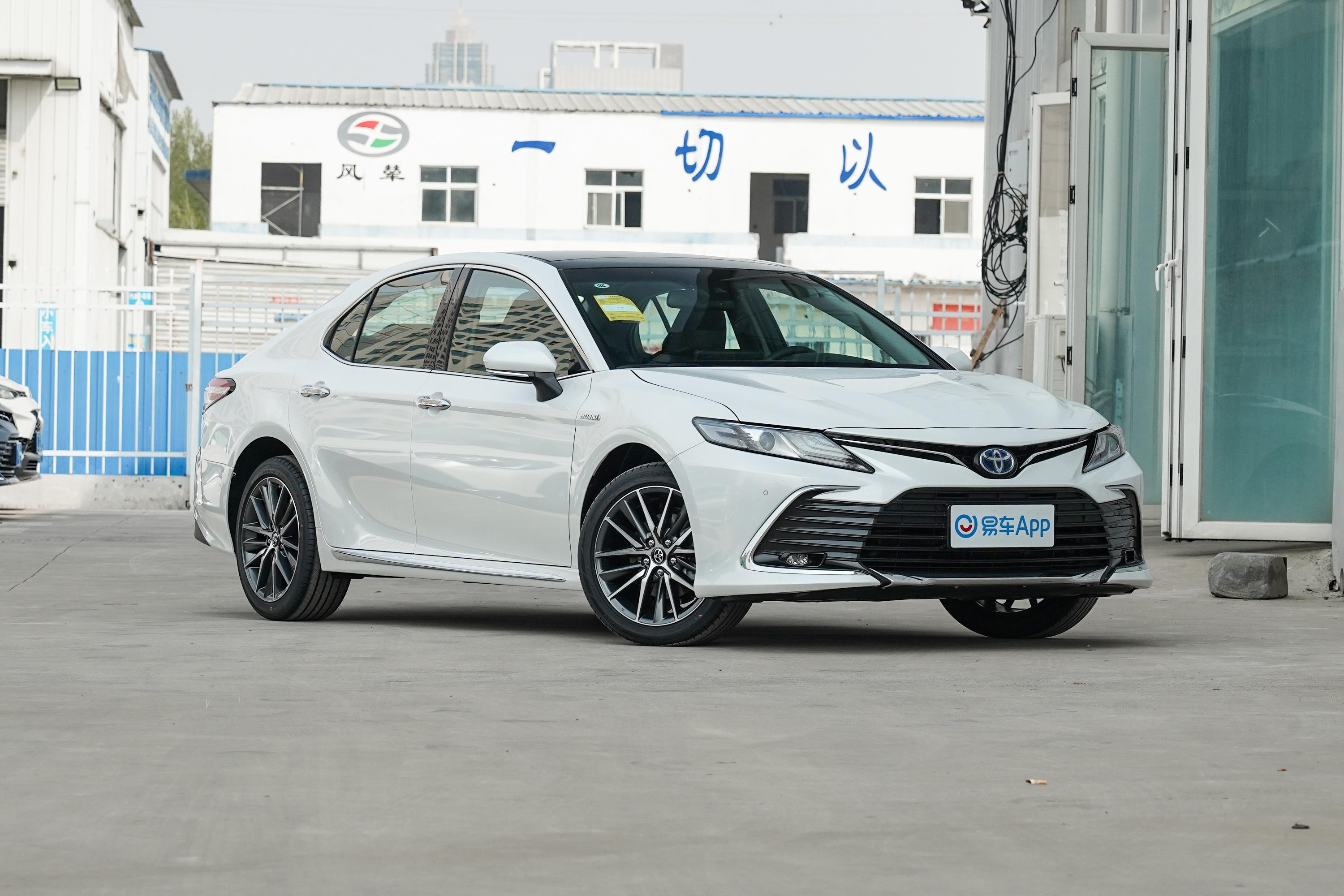 【凯美瑞双擎 2.5HG 豪华版侧前45度车头向右水平图片-汽车图片大全】-易车