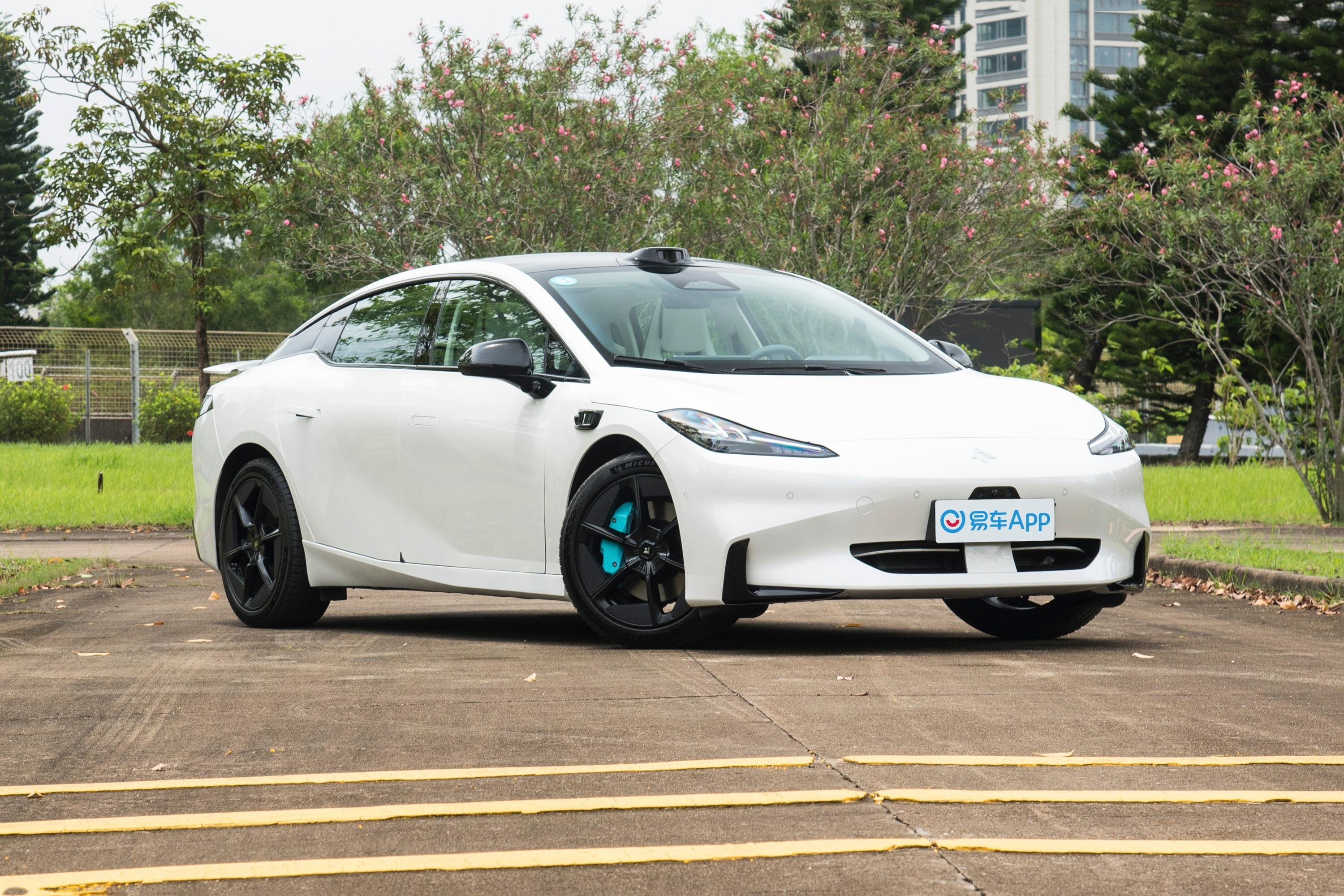 【昊铂GT710km 超充MAX版侧前45度车头向左水平图片-汽车图片大全】-易车