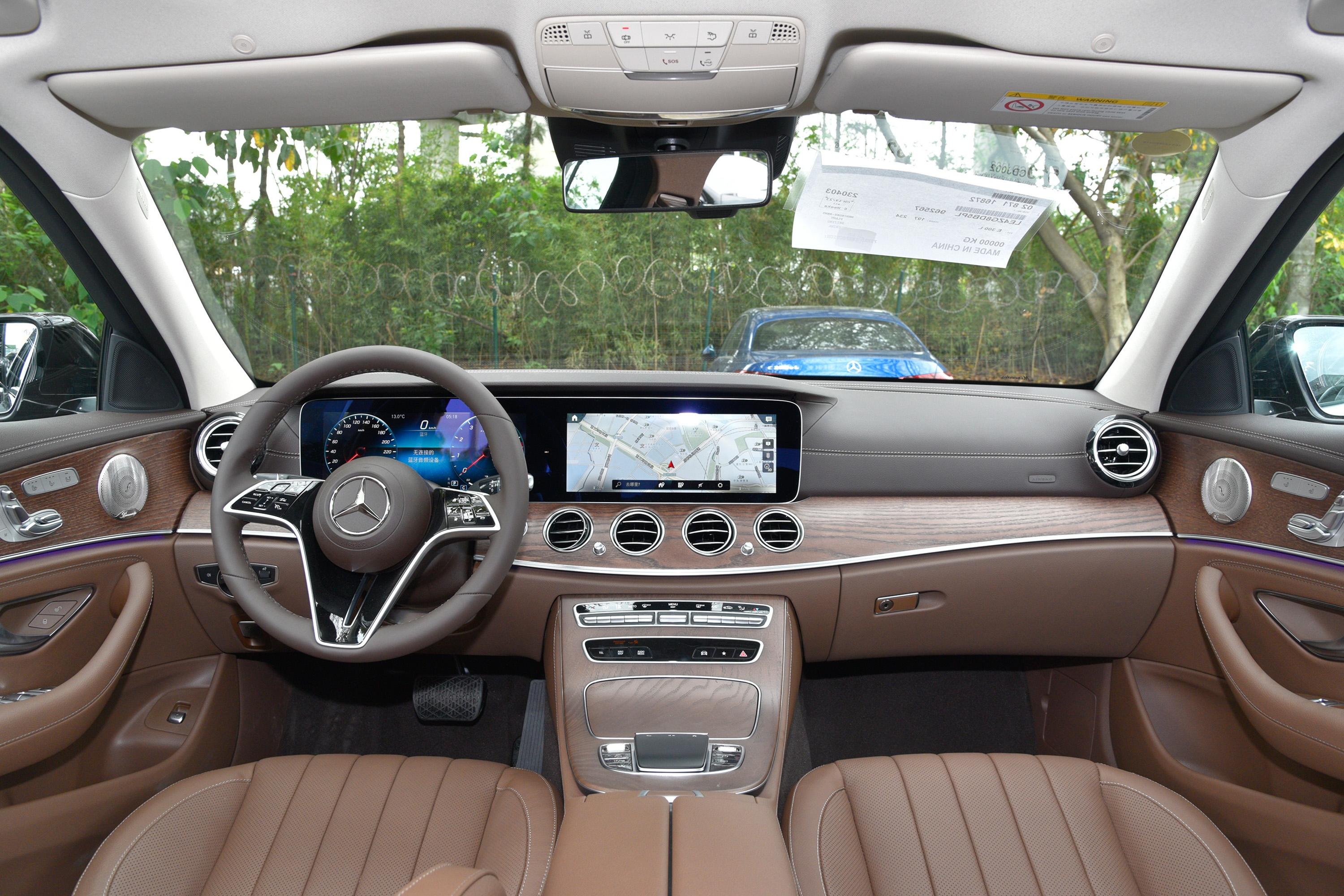 【奔驰E级改款 E 300 L 尊贵型内饰全景正拍图片-汽车图片大全】-易车