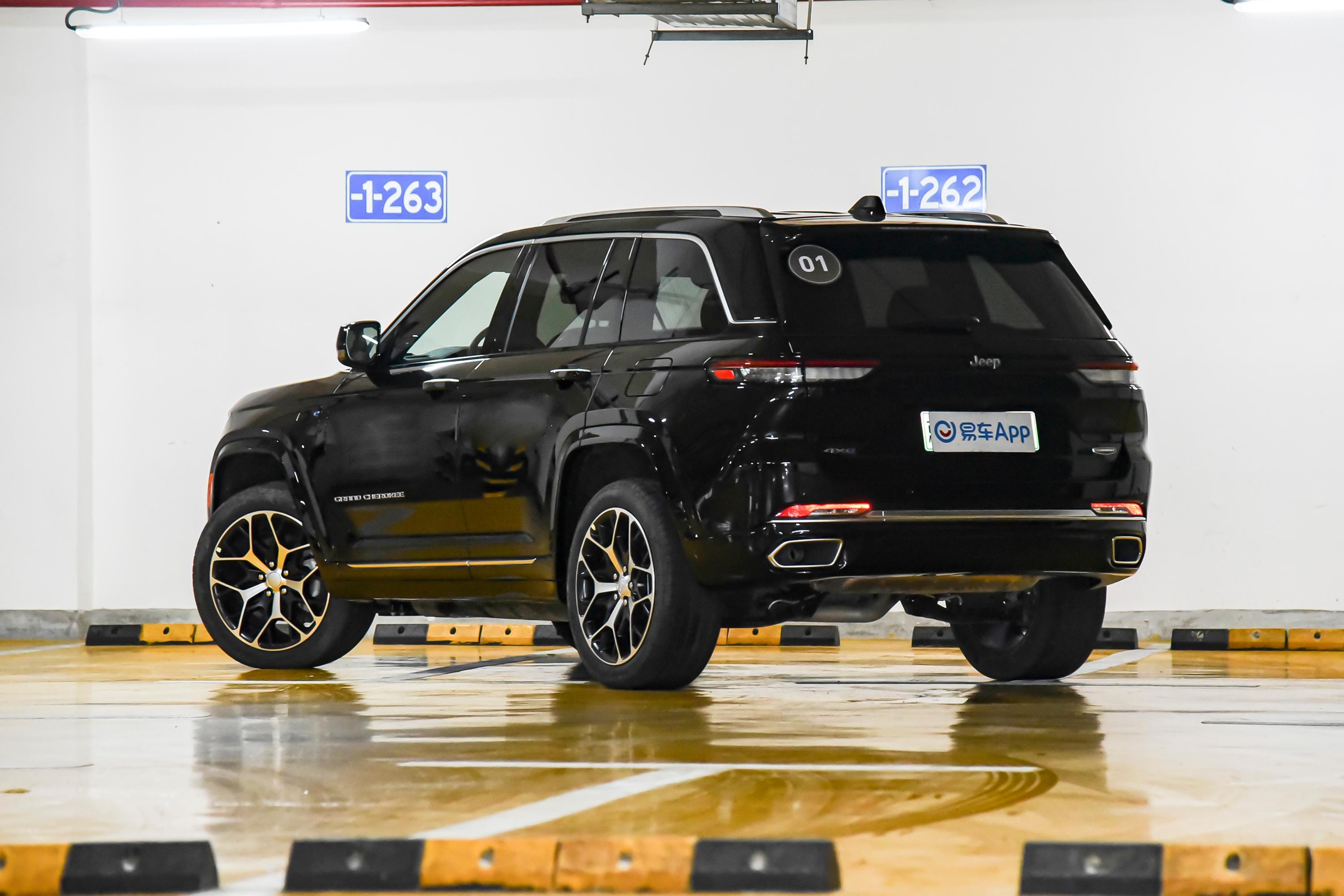 【大切诺基4xe2.0T 47km 巅峰版侧后45度车头向左水平图片-汽车图片大全】-易车