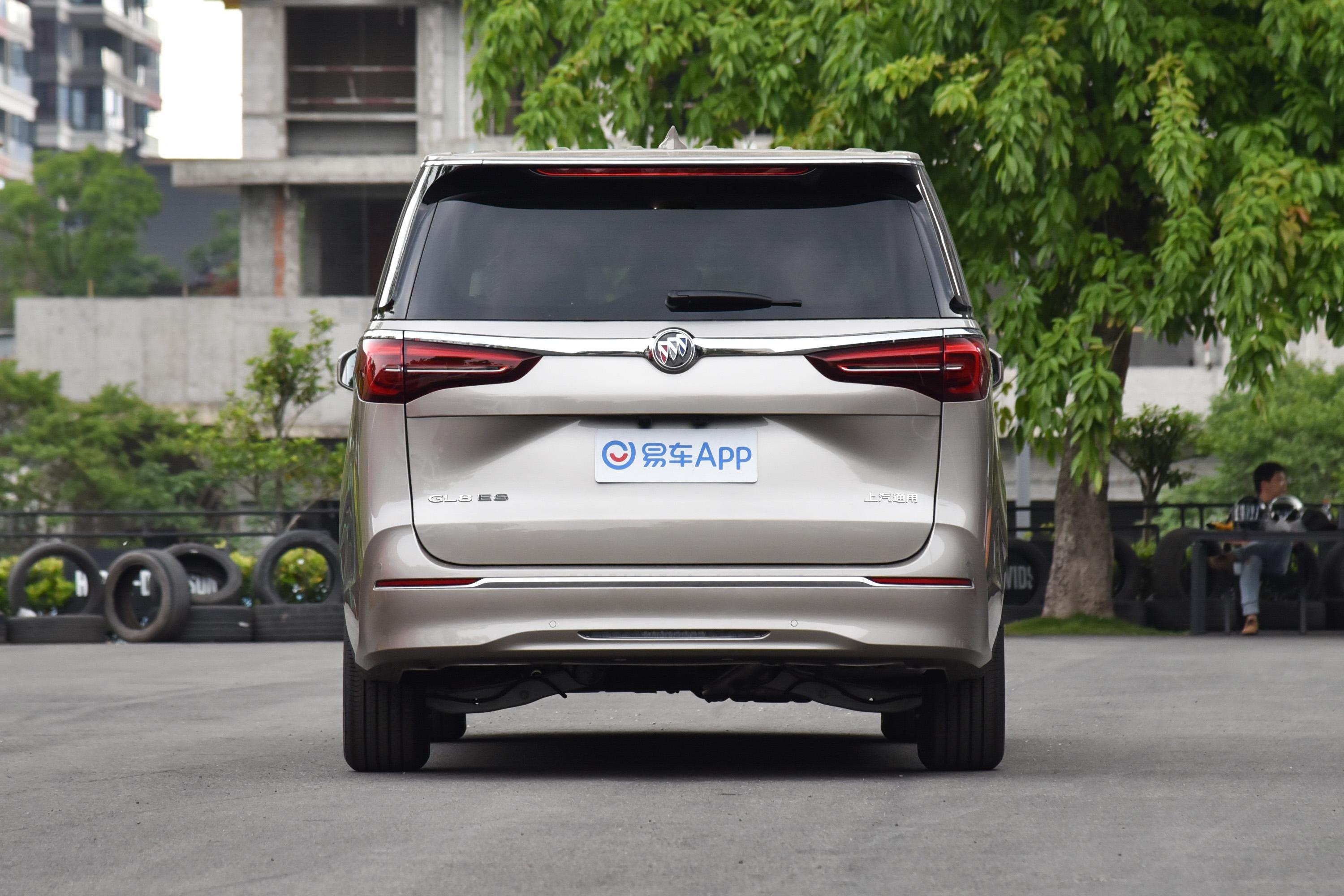 【别克GL8ES陆尊 2.0T 尊享型 7座正后水平图片-汽车图片大全】-易车