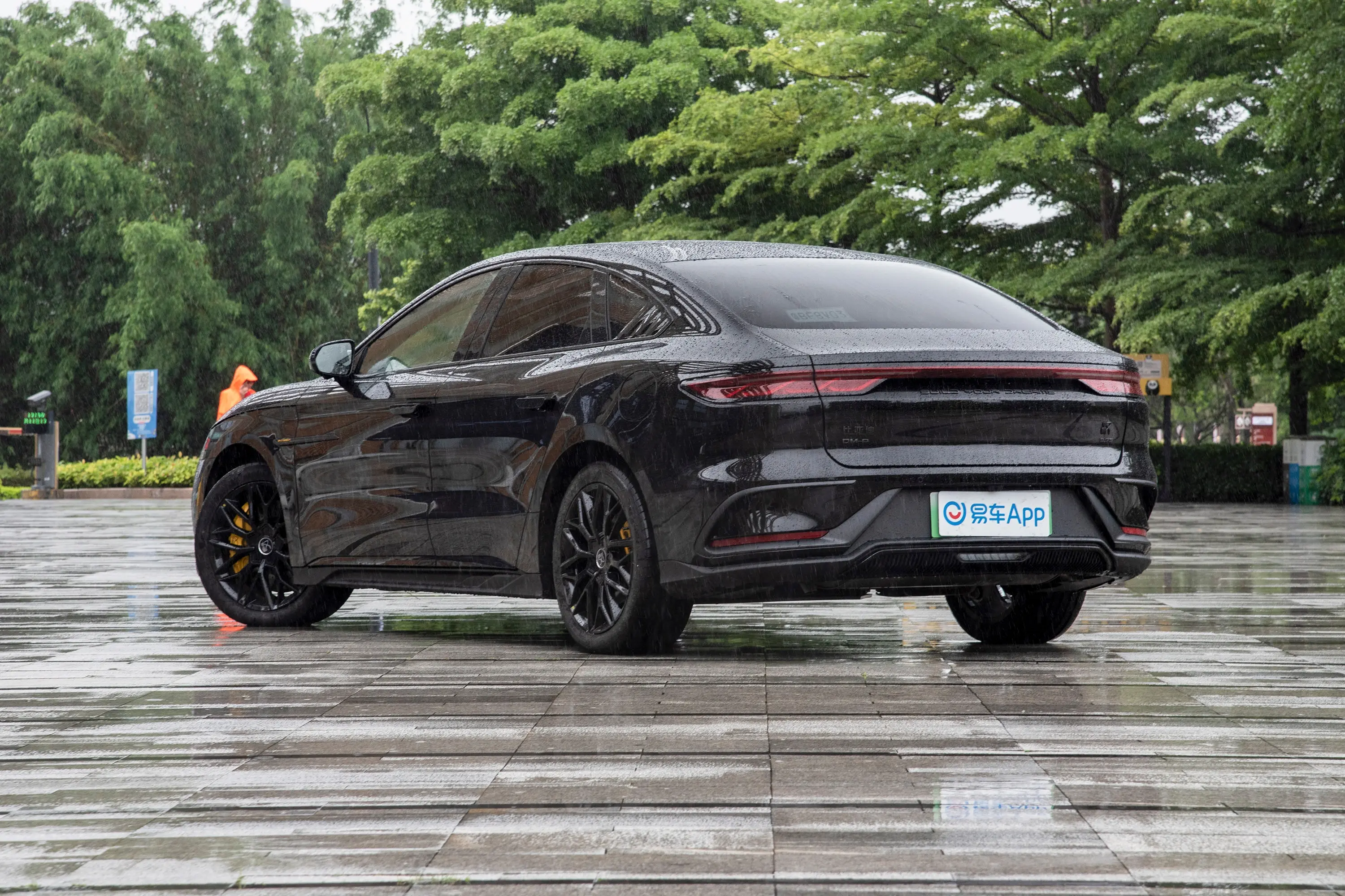 【汉DM-p 1.5T 200km 四驱战神版侧后45度车头向左水平图片-汽车图片大全】-易车