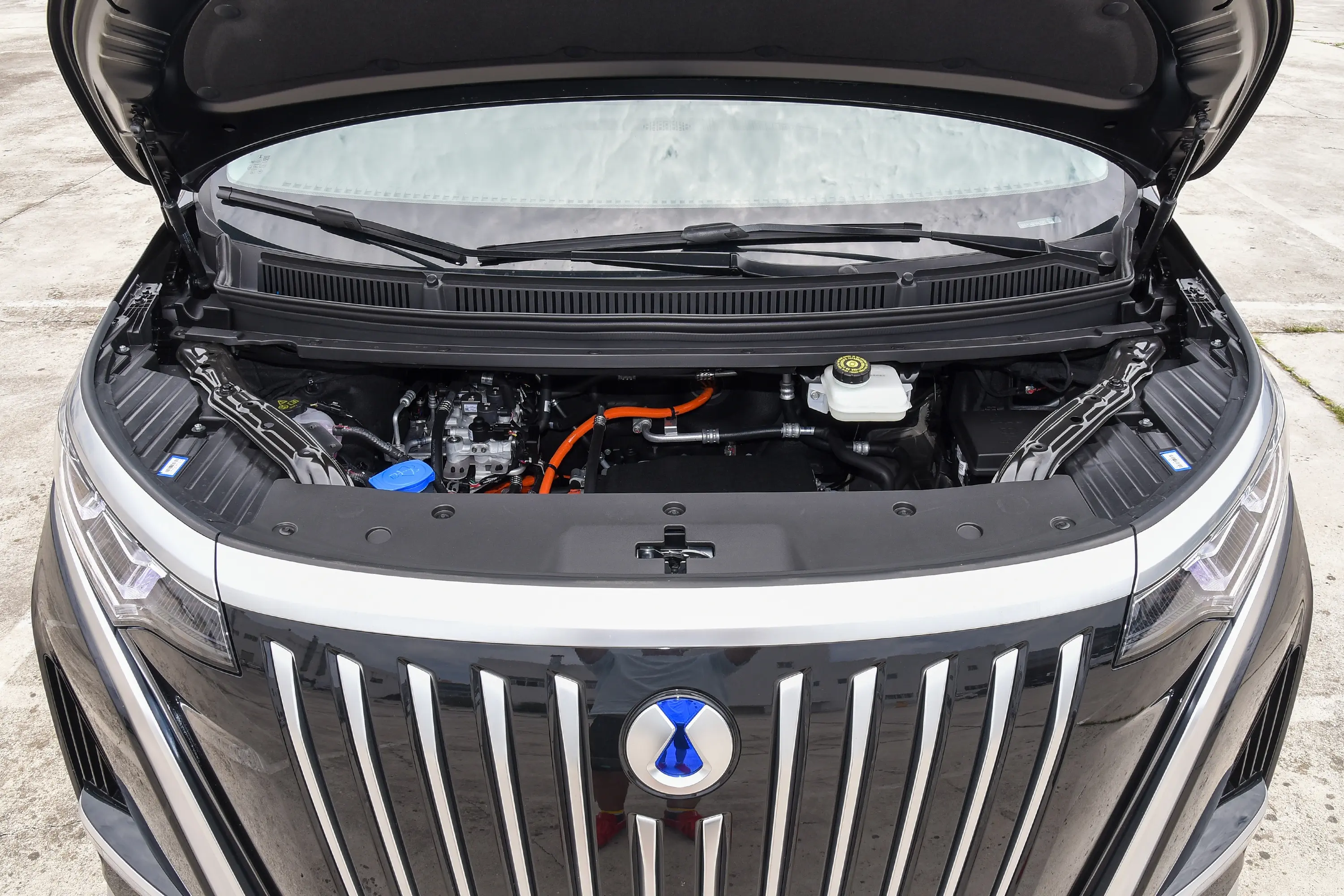 【腾势D9EV 620km 前驱尊贵版发动机舱整体图片-汽车图片大全】-易车