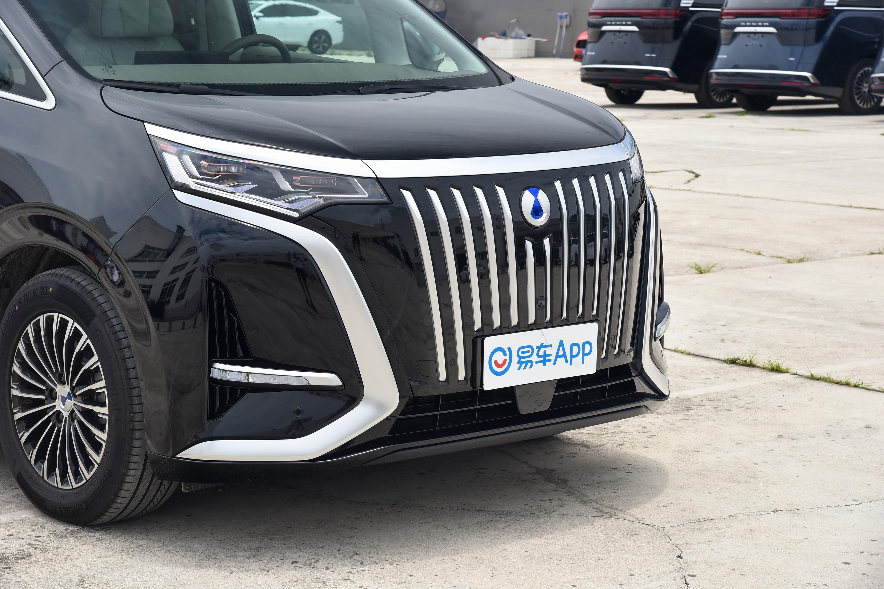 【腾势D9EV 620km 前驱尊贵版 7座前格栅侧俯拍图片-汽车图片大全】-易车