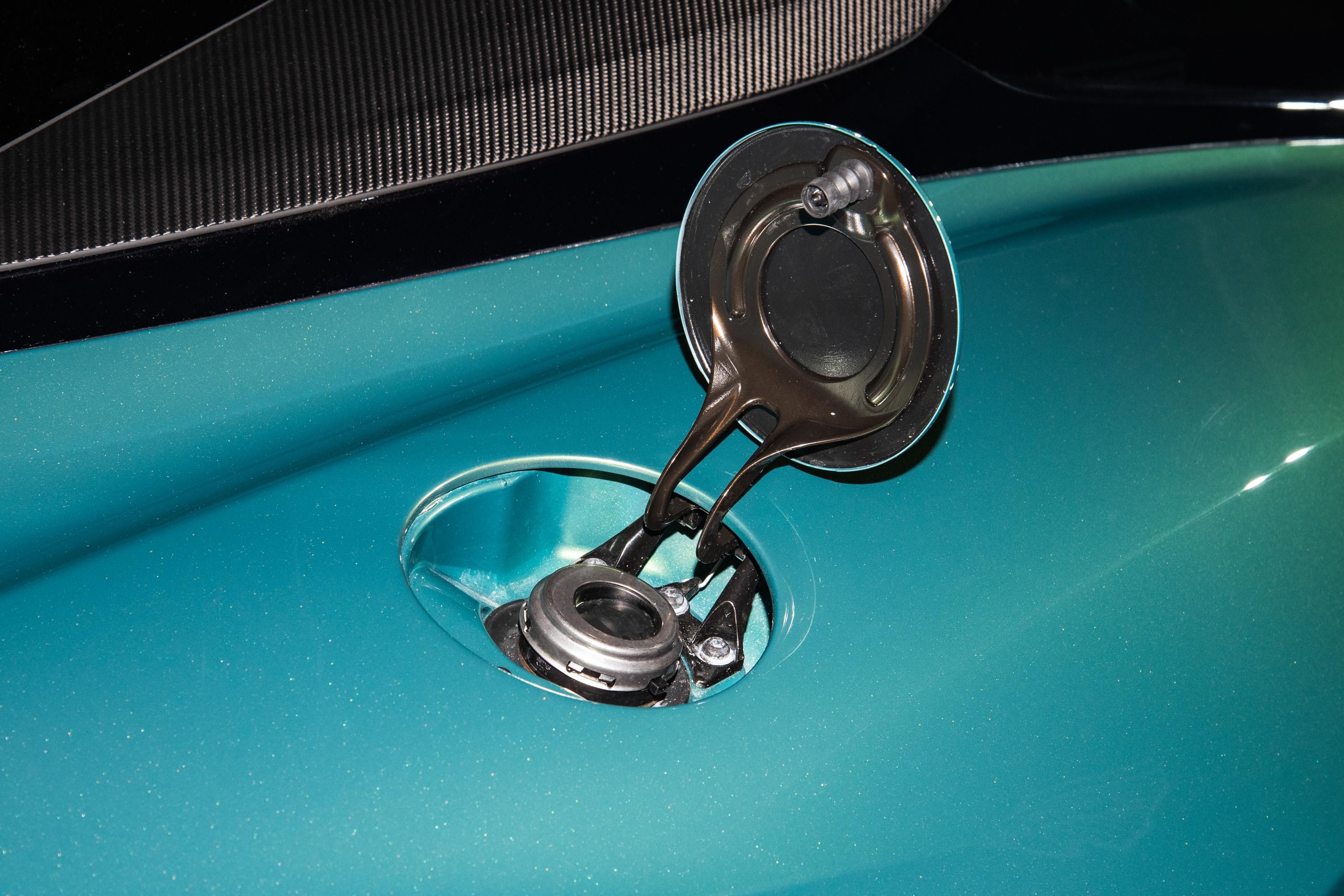 【阿斯顿·马丁DB124.0T V8加油口图片-汽车图片大全】-易车