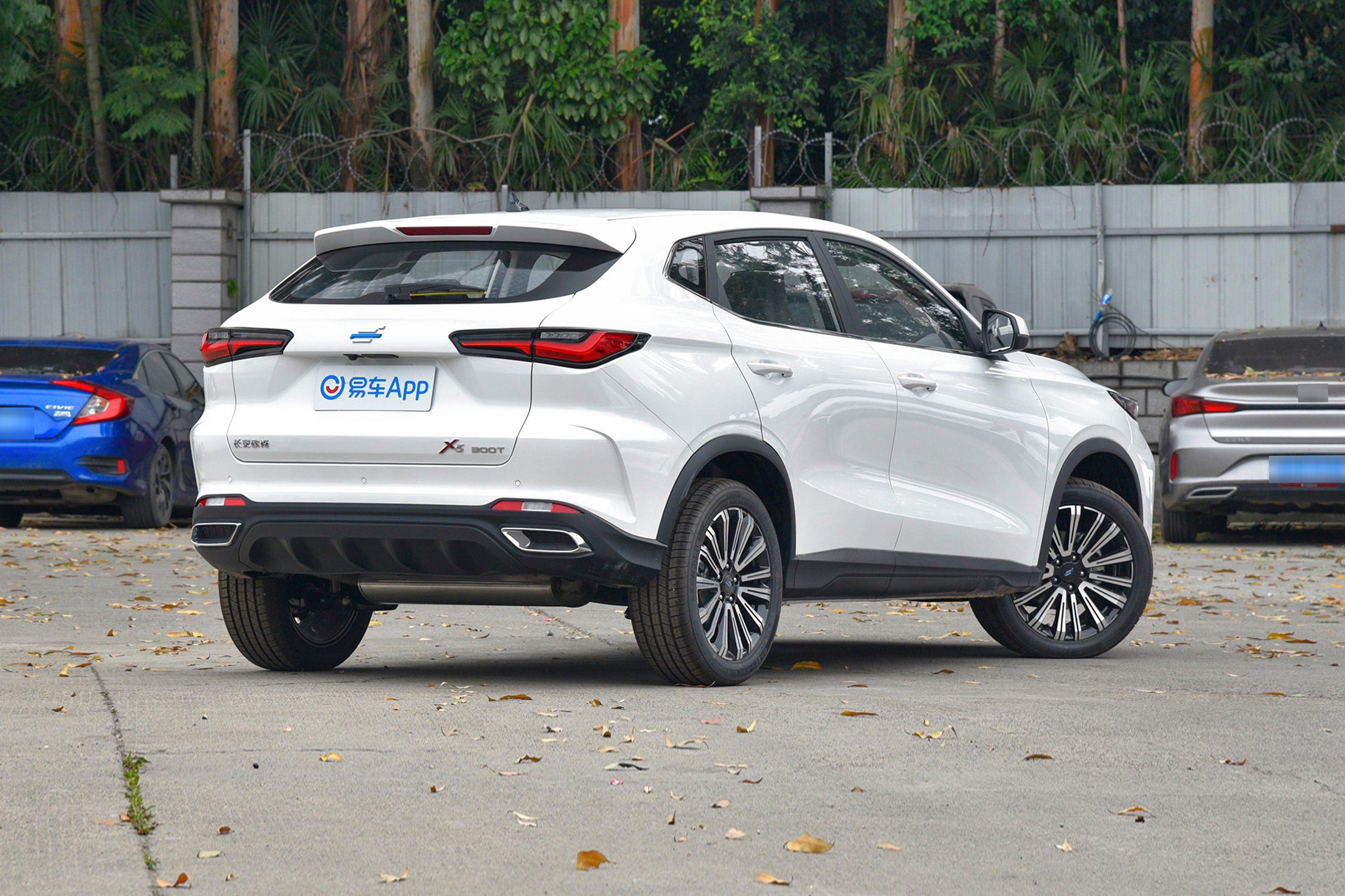 【长安欧尚X5畅享版 1.5T 豪华型侧后45度车头向右水平图片-汽车图片大全】-易车