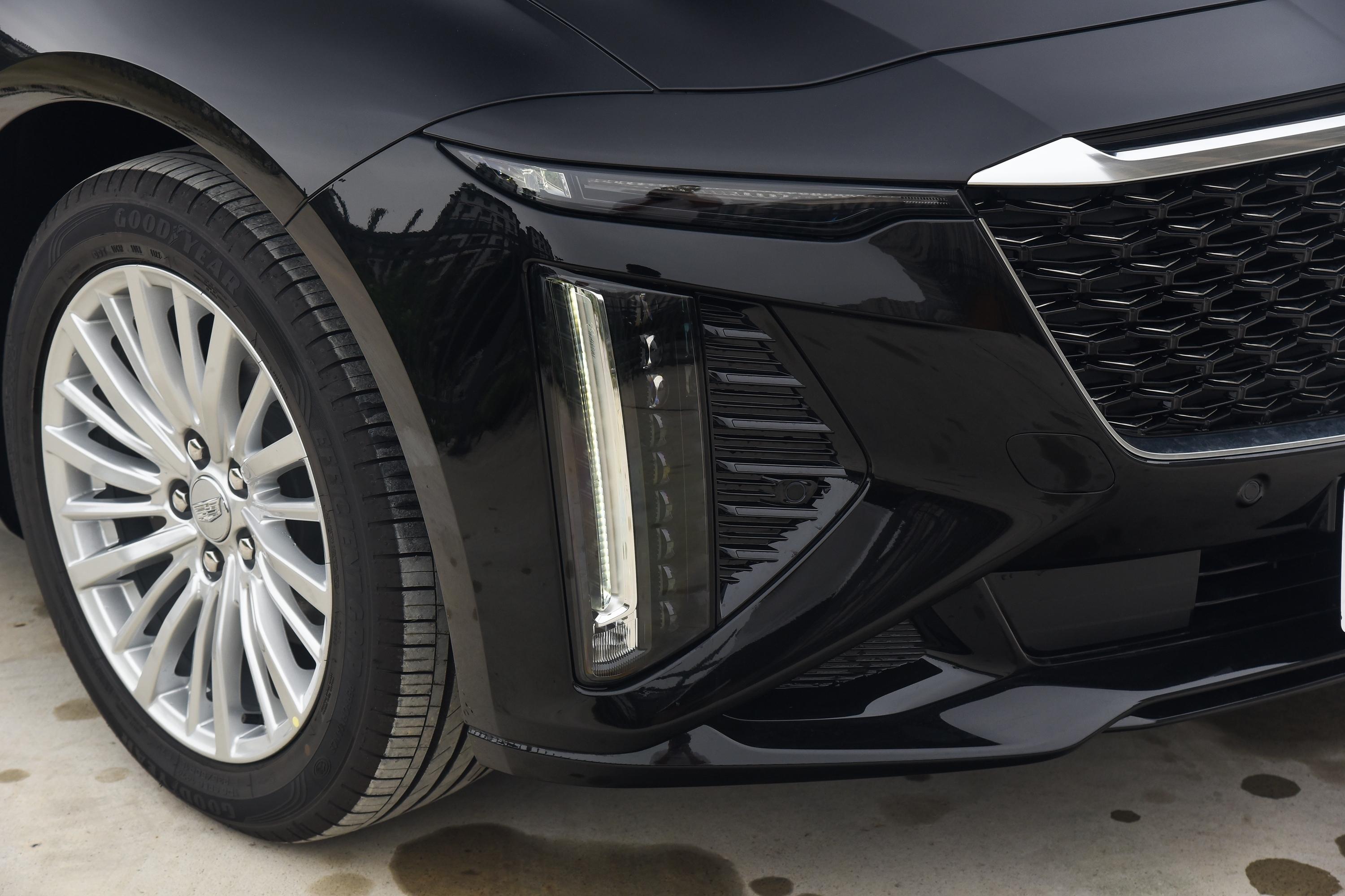 【凯迪拉克CT628T 风尚型大灯侧45度俯拍图片-汽车图片大全】-易车