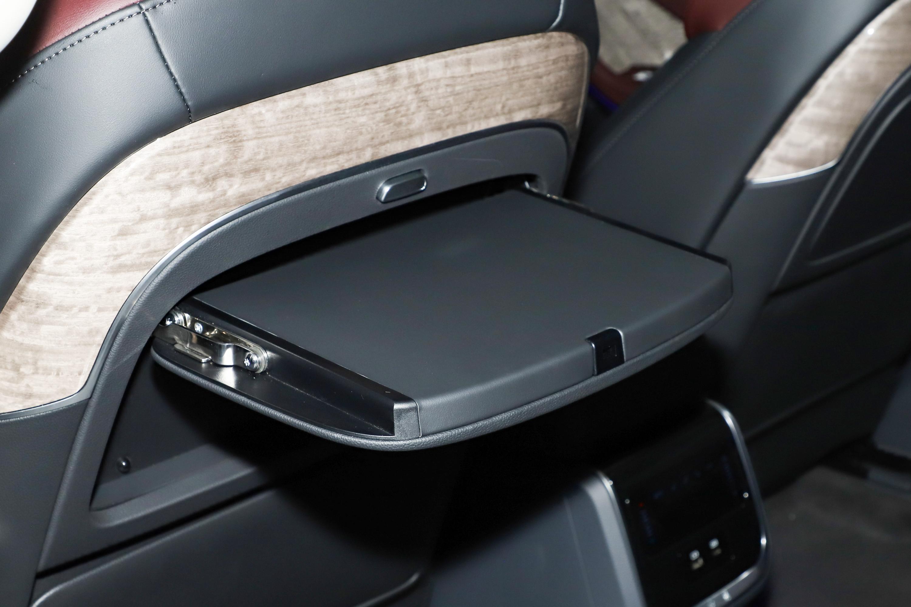 【红旗HS72.0T 四驱旗领版 7座后排功能图片-汽车图片大全】-易车