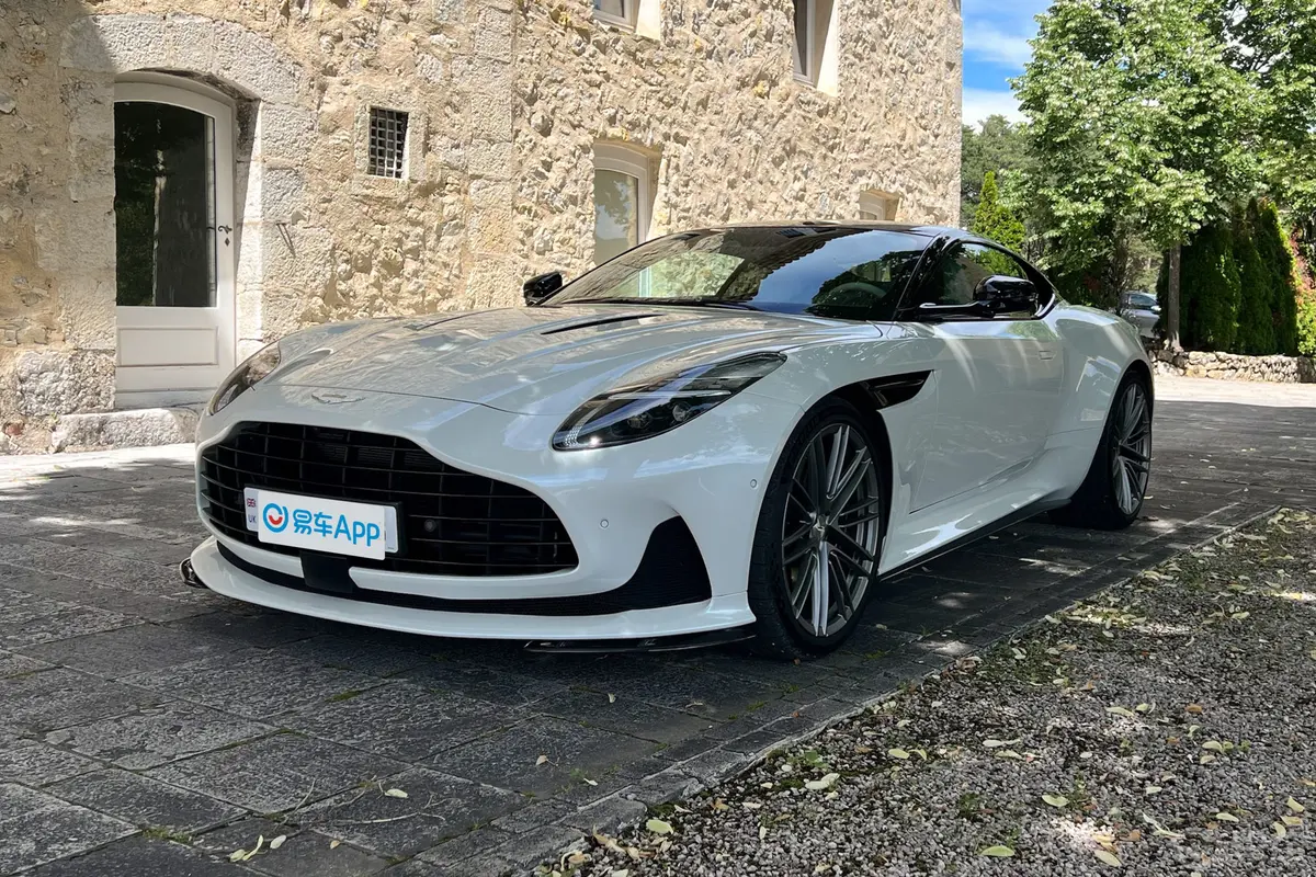 【阿斯顿·马丁DB124.0T V8侧前45度车头向左水平图片-汽车图片大全】-易车