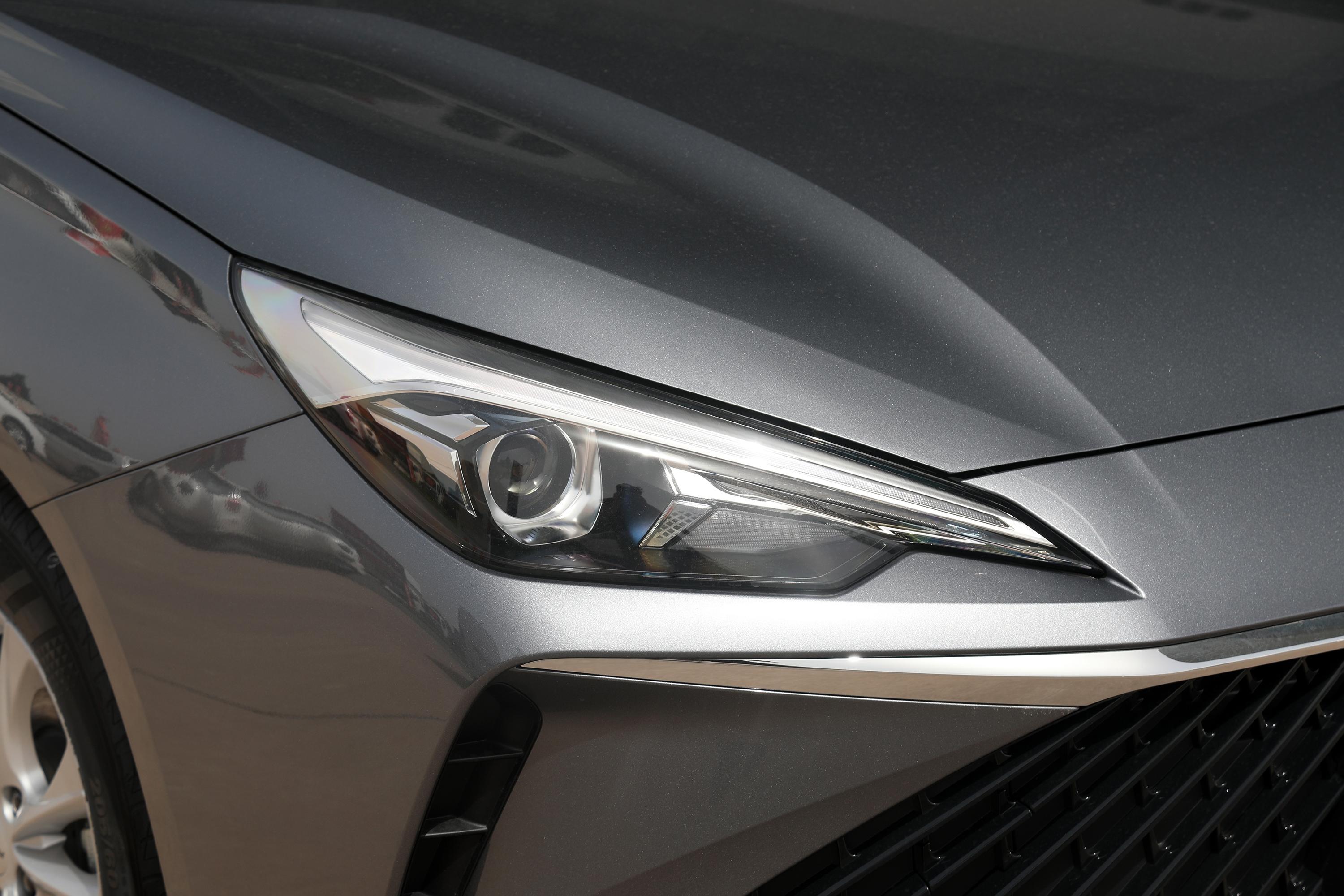 【荣威i51.5L CVT豪华版大灯侧45度俯拍图片-汽车图片大全】-易车