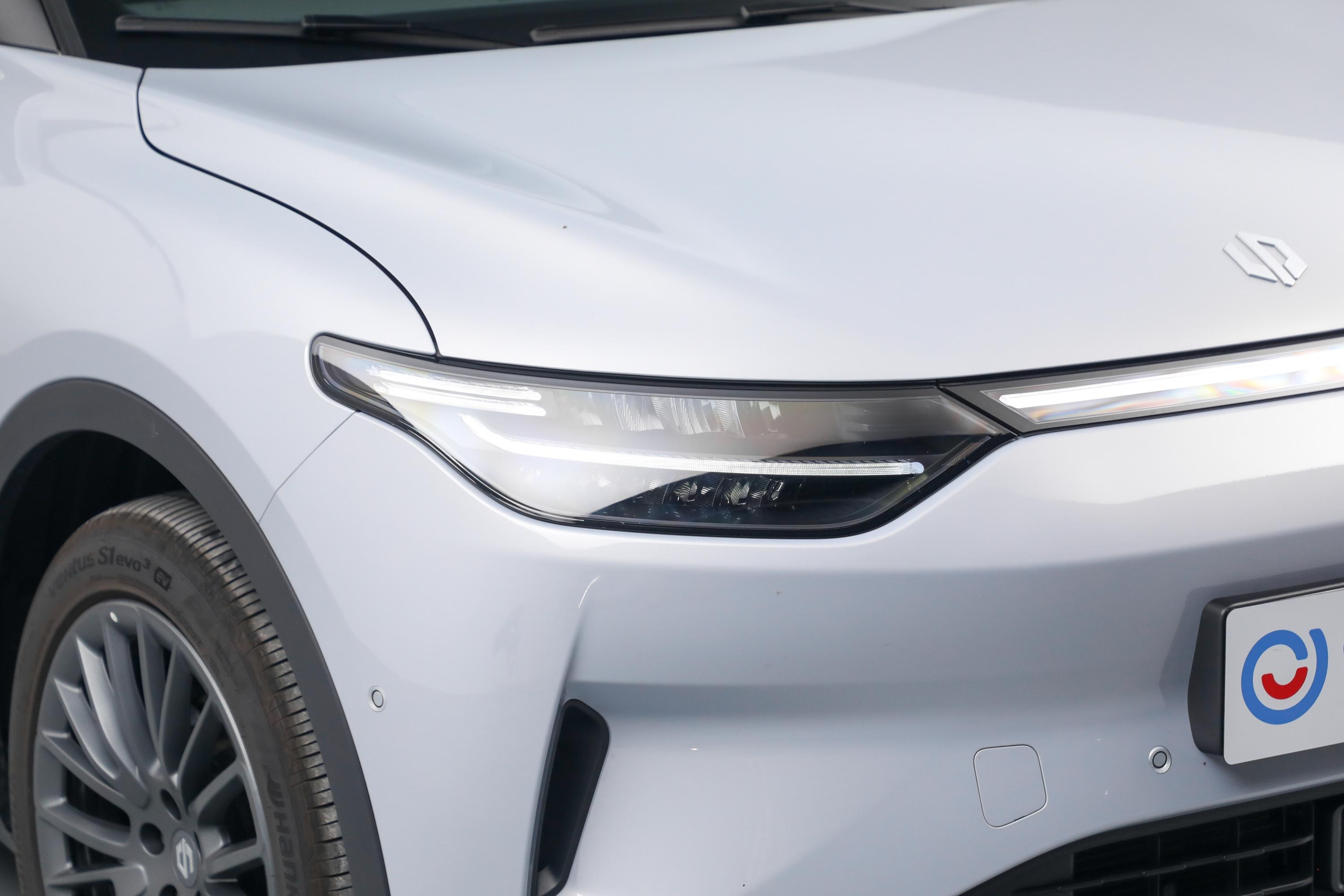 【零跑C11 纯电动650km 650后驱智享版大灯侧45度俯拍图片-汽车图片大全】-易车