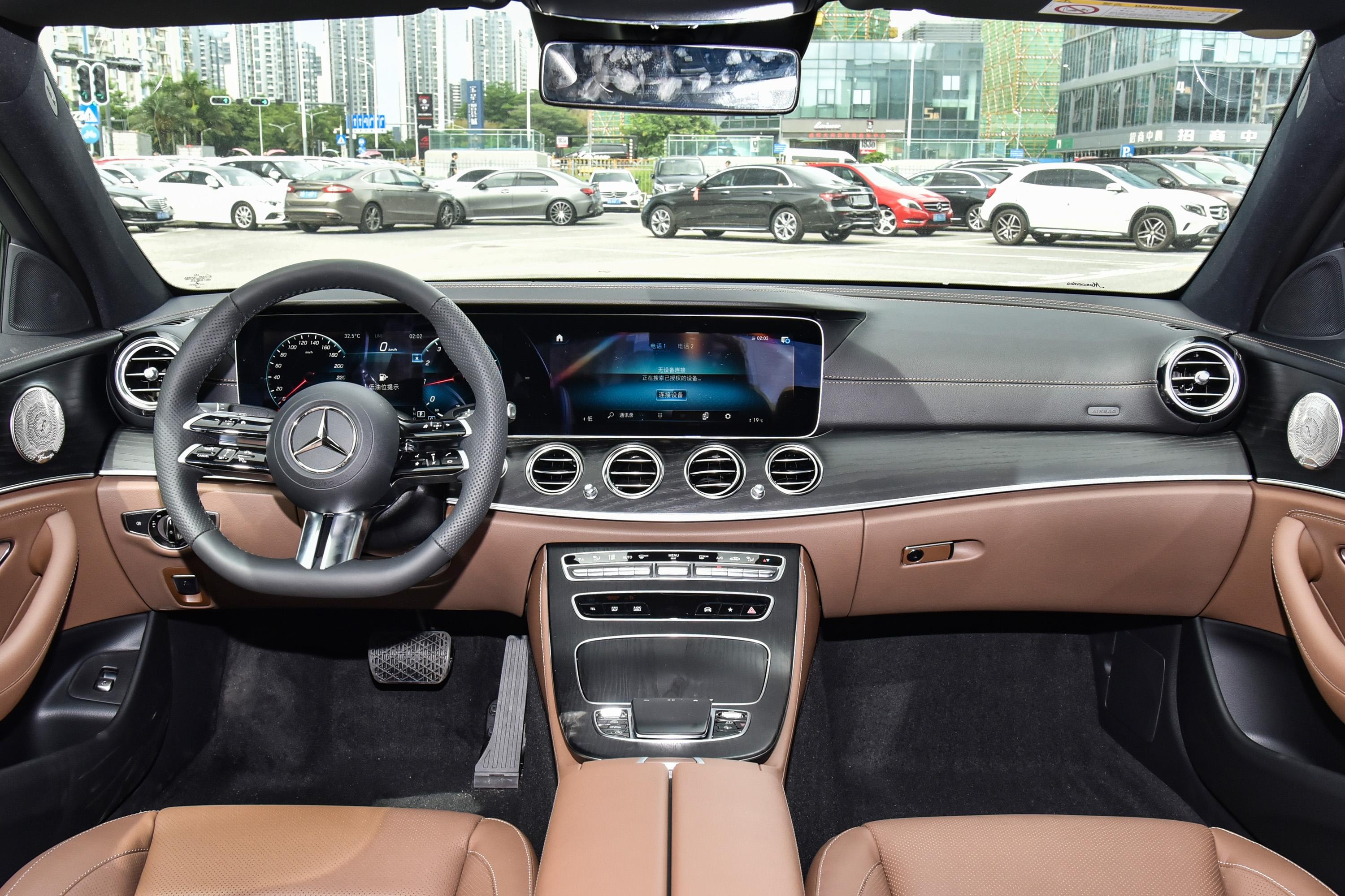 【奔驰E级改款 E 300 L 运动尊贵型内饰全景正拍图片-汽车图片大全】-易车