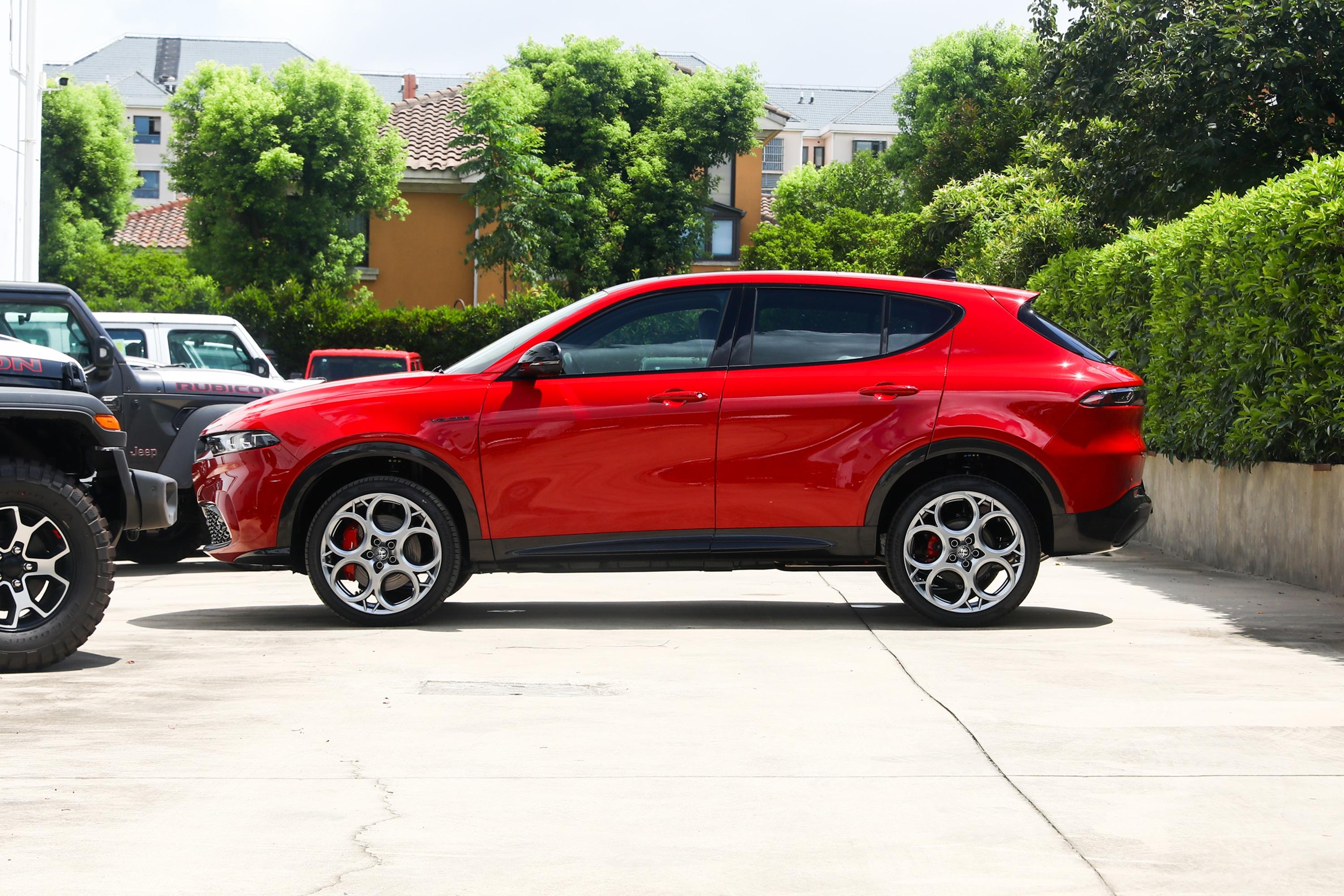 【Tonale托纳利2.0T 赛道版正侧车头向左水平图片-汽车图片大全】-易车