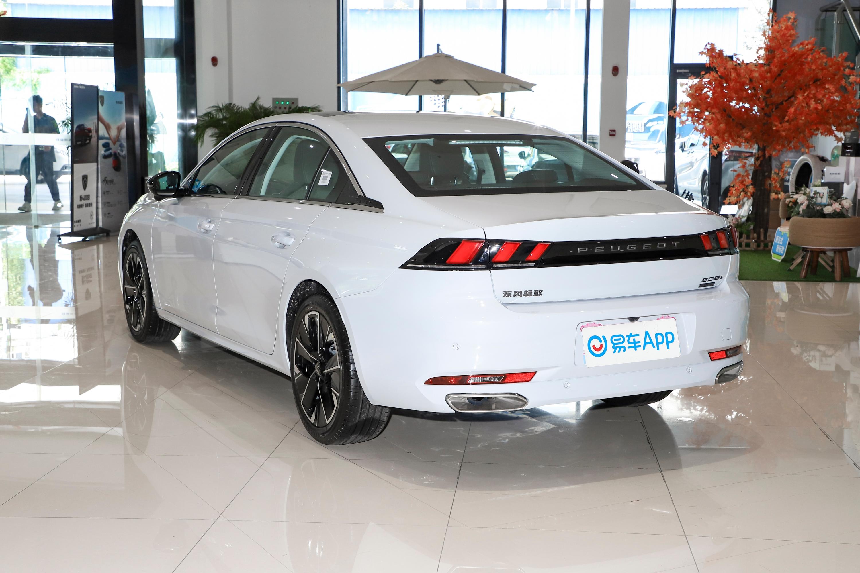 【标致508L400THP 驭动旗舰版侧后45度车头向左水平图片-汽车图片大全】-易车