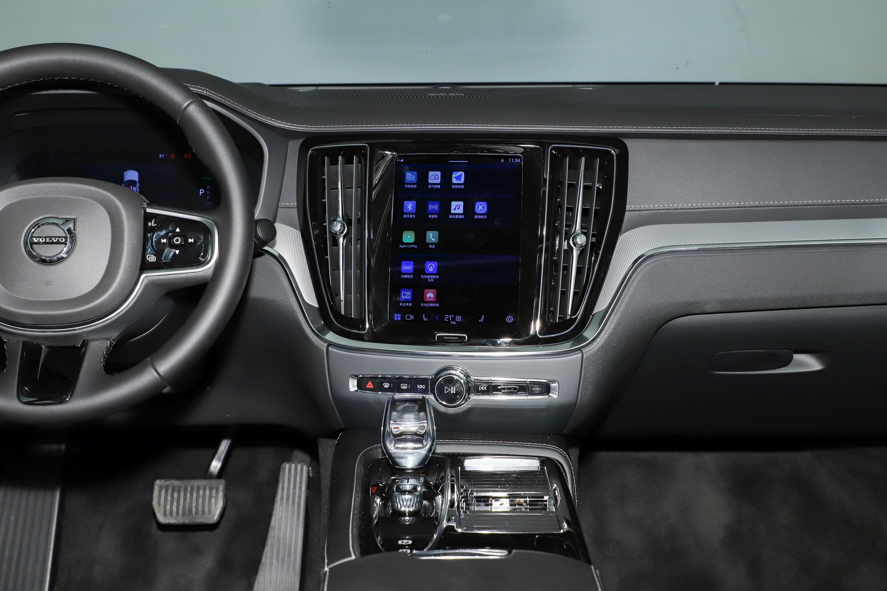 【沃尔沃S60 插电混动2.0T 84km 四驱智雅极夜黑版中控台整体图片-汽车图片大全】-易车