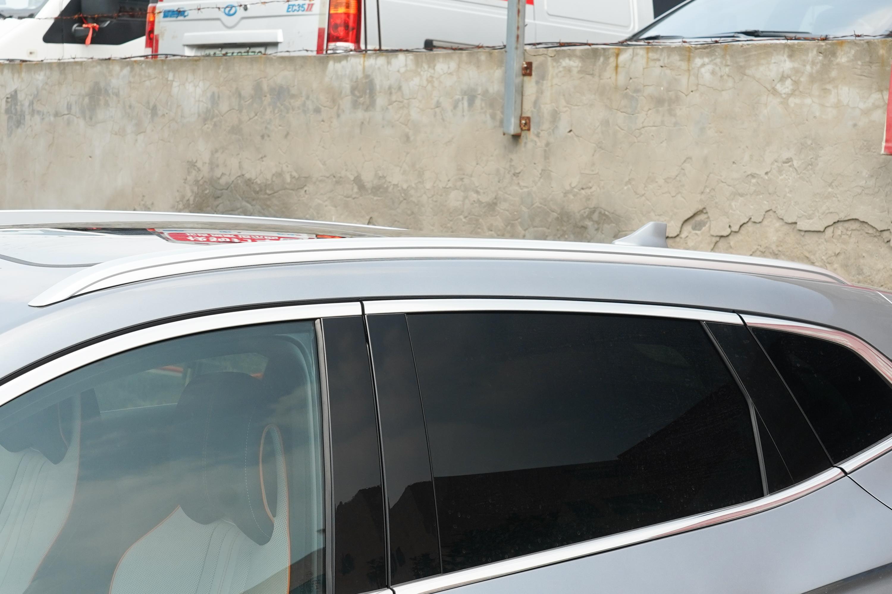 【宋PLUS新能源DM-i 冠军版 1.5L 150km 旗舰PLUS车顶行李架图片-汽车图片大全】-易车