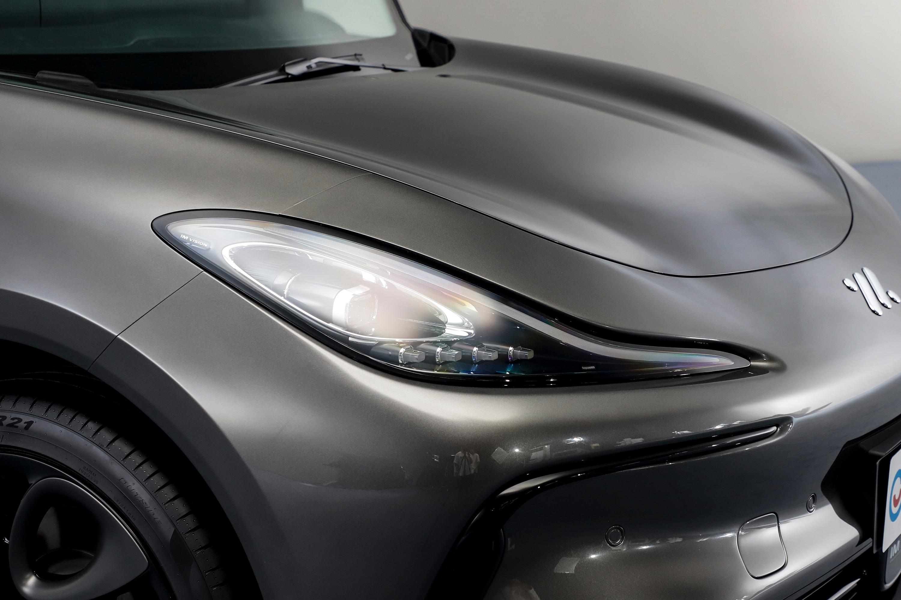 【智己LS6702km 四驱Max超强性能版大灯侧45度俯拍图片-汽车图片大全】-易车