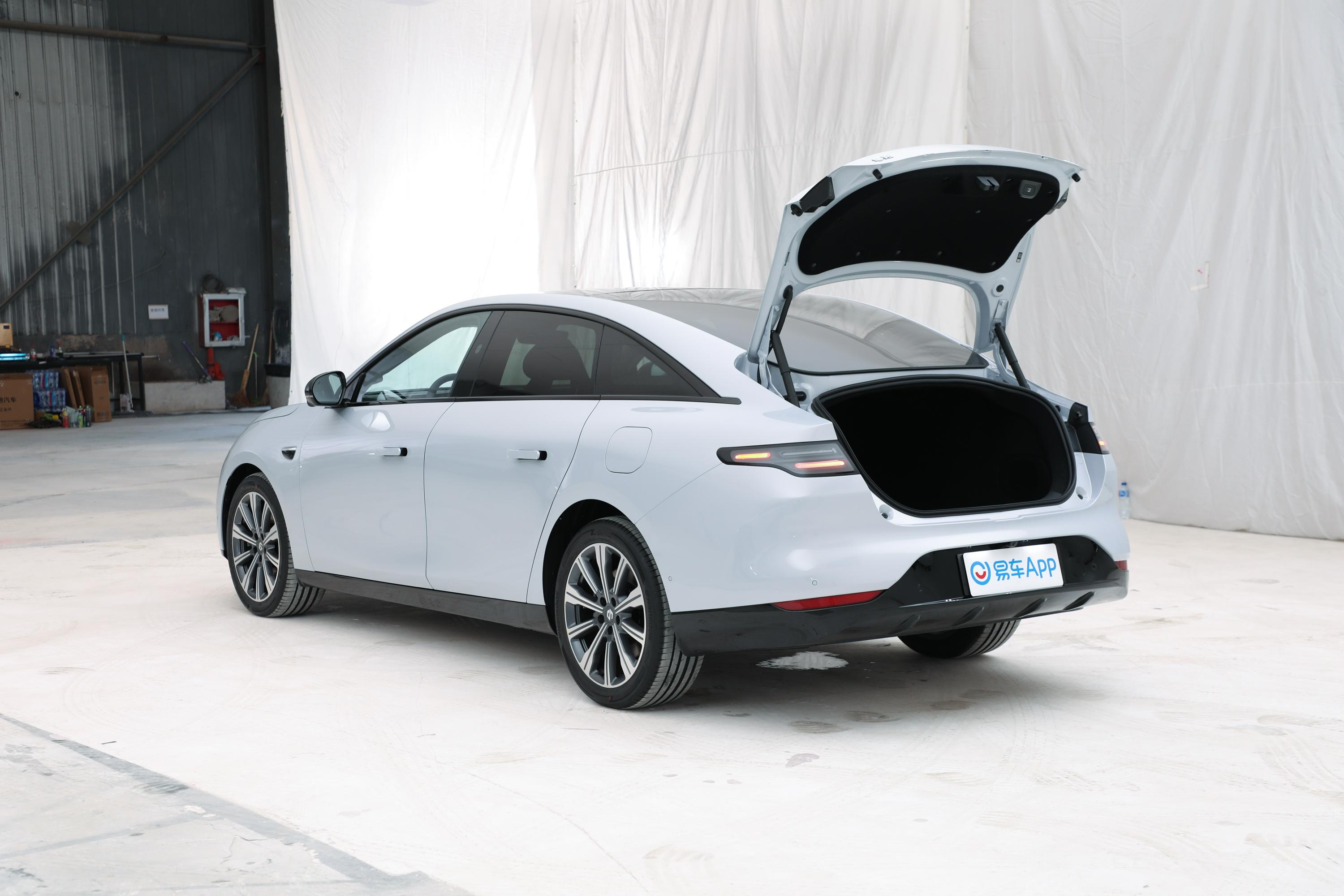 【零跑C01增程版 1.5L 316km 智享版后备厢开启45度侧拍图片-汽车图片大全】-易车