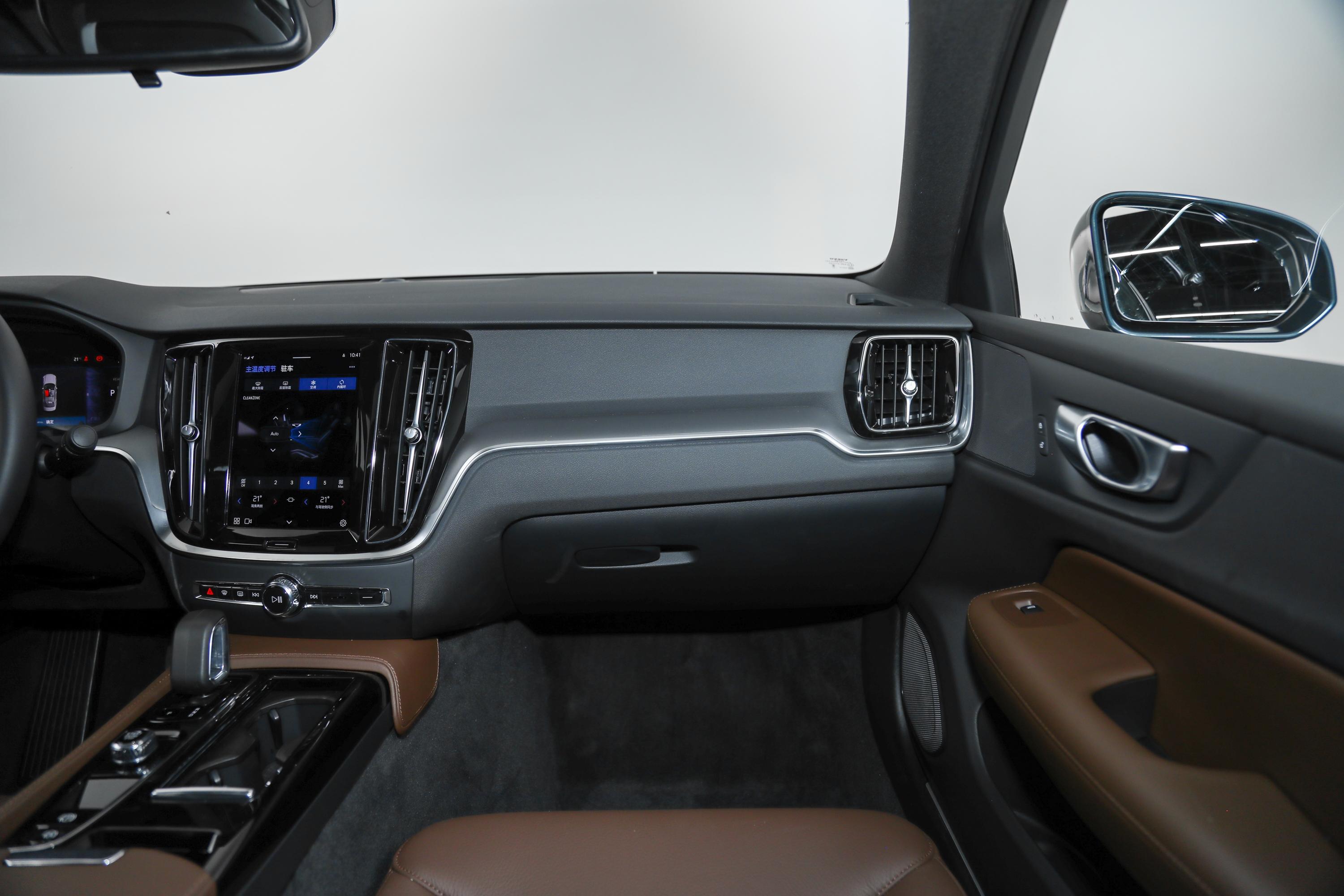 【沃尔沃S60 插电混动2.0T 84km 四驱智逸豪华版副驾驶位区域图片-汽车图片大全】-易车