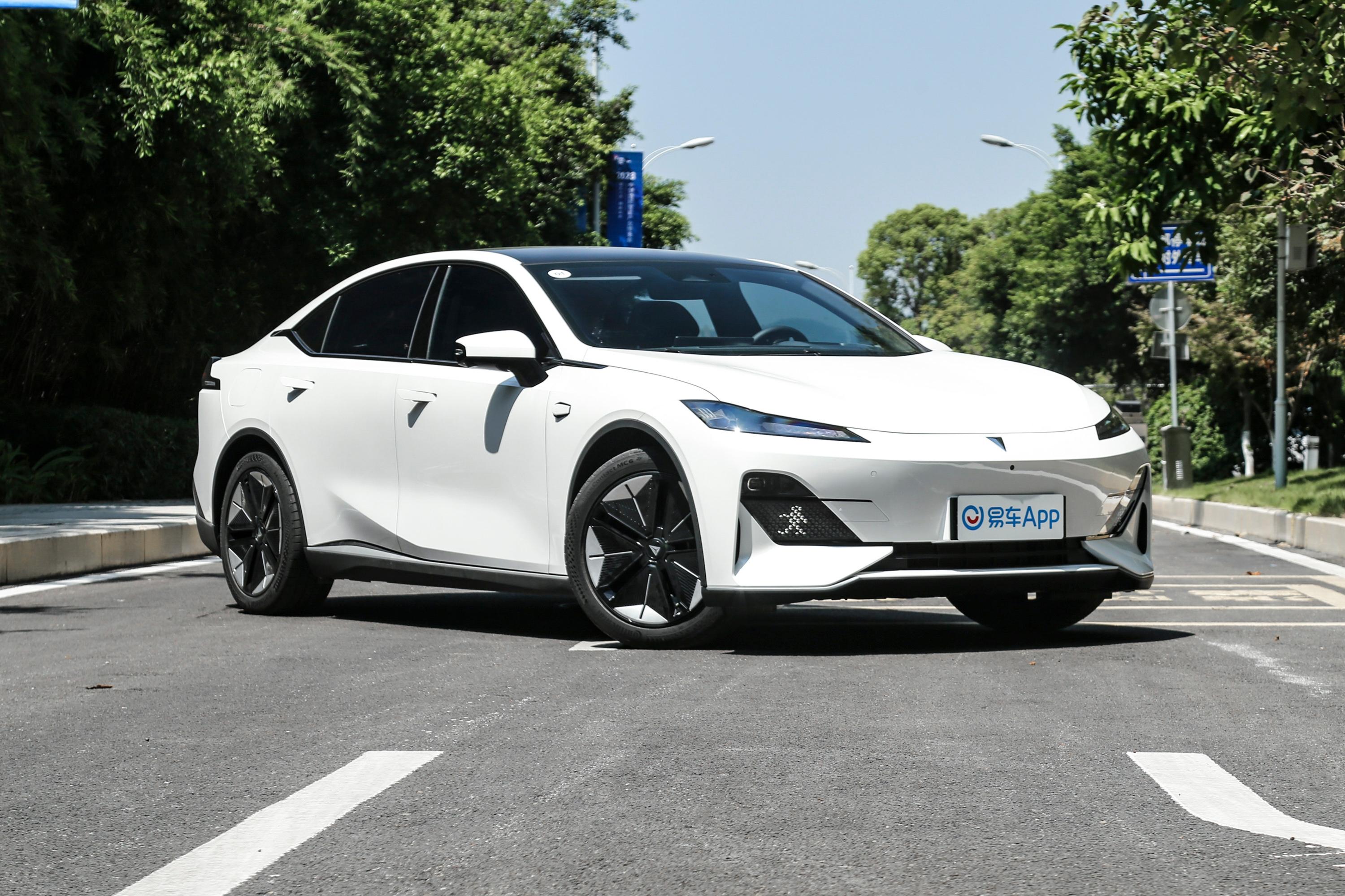 【深蓝SL03纯电版 515km Max侧前45度车头向右水平图片-汽车图片大全】-易车