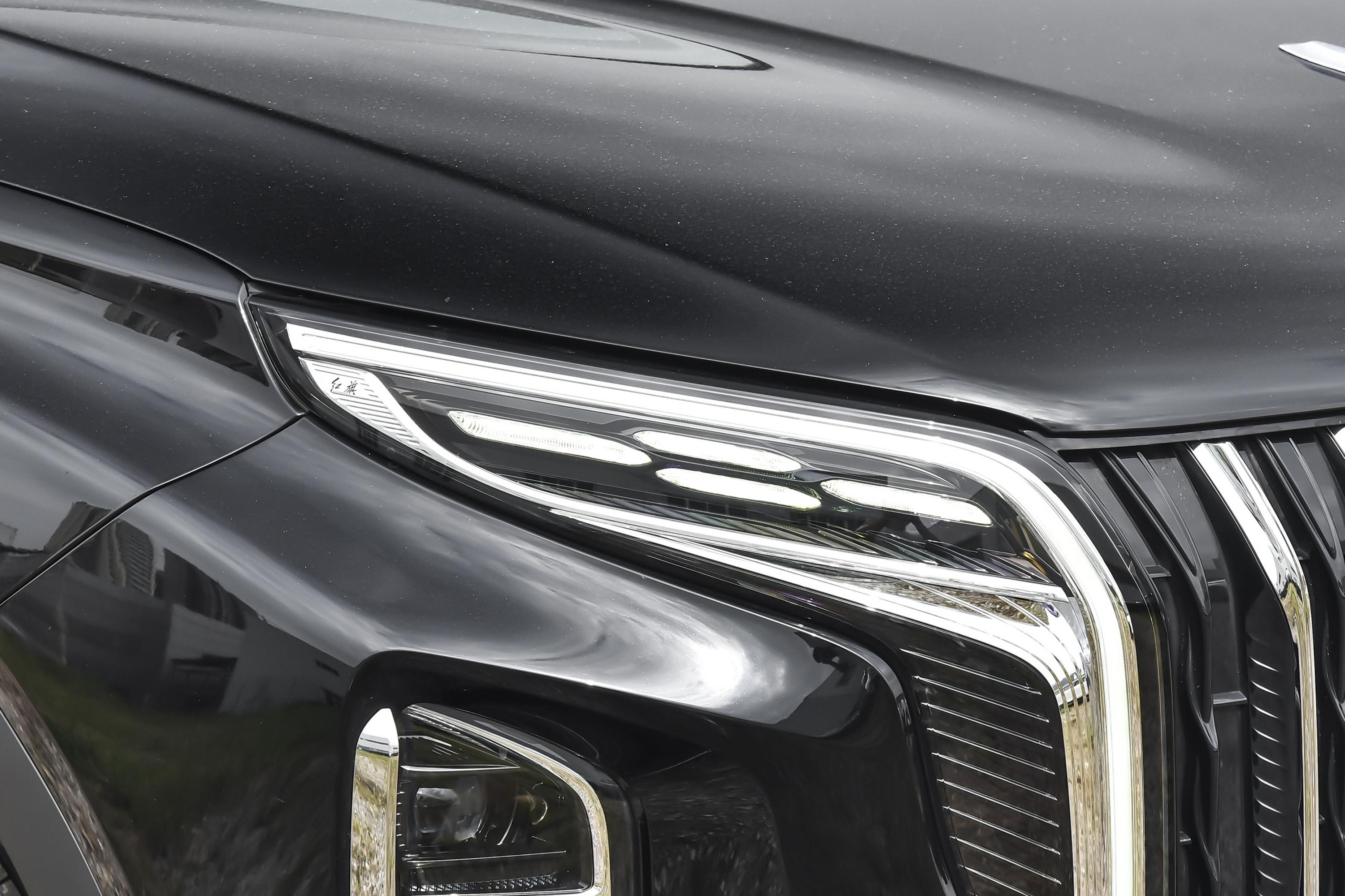 【红旗HS72.0T 两驱旗享版 7座大灯侧45度俯拍图片-汽车图片大全】-易车