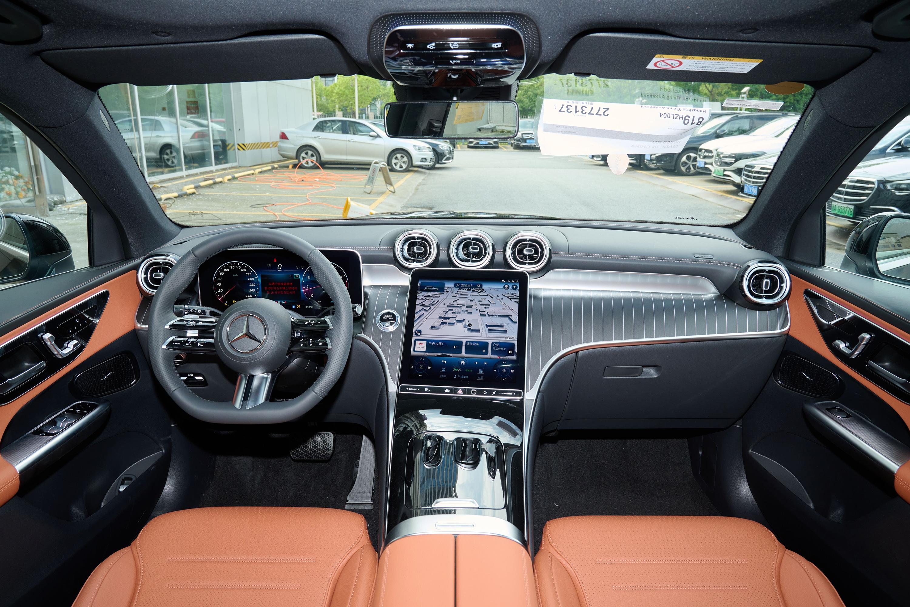 【奔驰GLC改款 GLC 300 L 4MATIC 动感型 5座内饰全景正拍图片-汽车图片大全】-易车